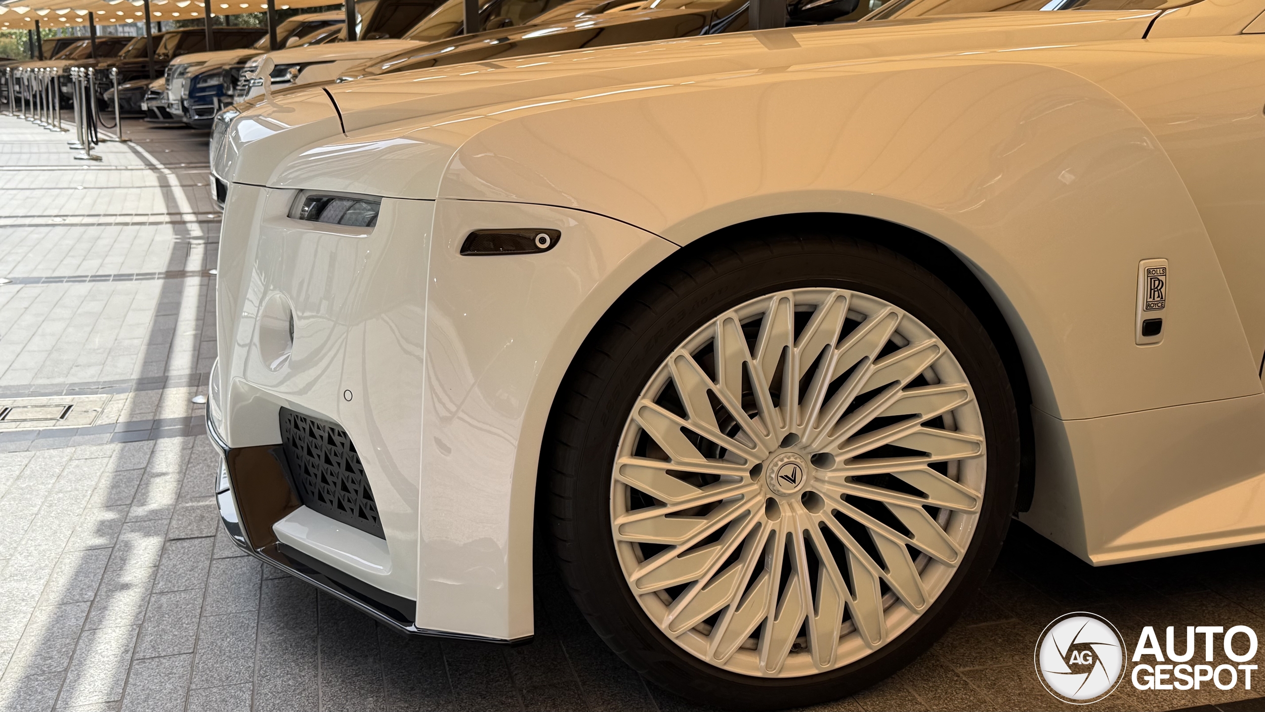 Rolls-Royce Wraith Series II Venuum Black Apollo White Edition - 27 ...