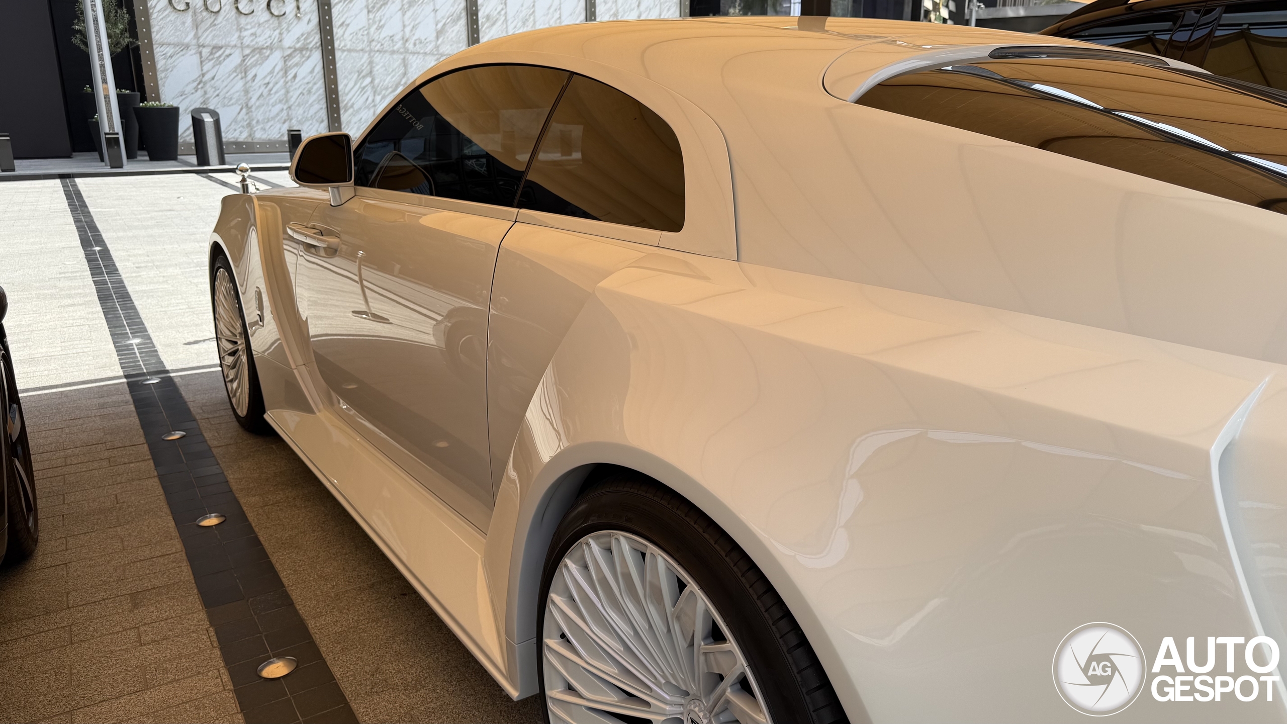 Rolls-Royce Wraith Series II Venuum Black Apollo White Edition - 27 ...