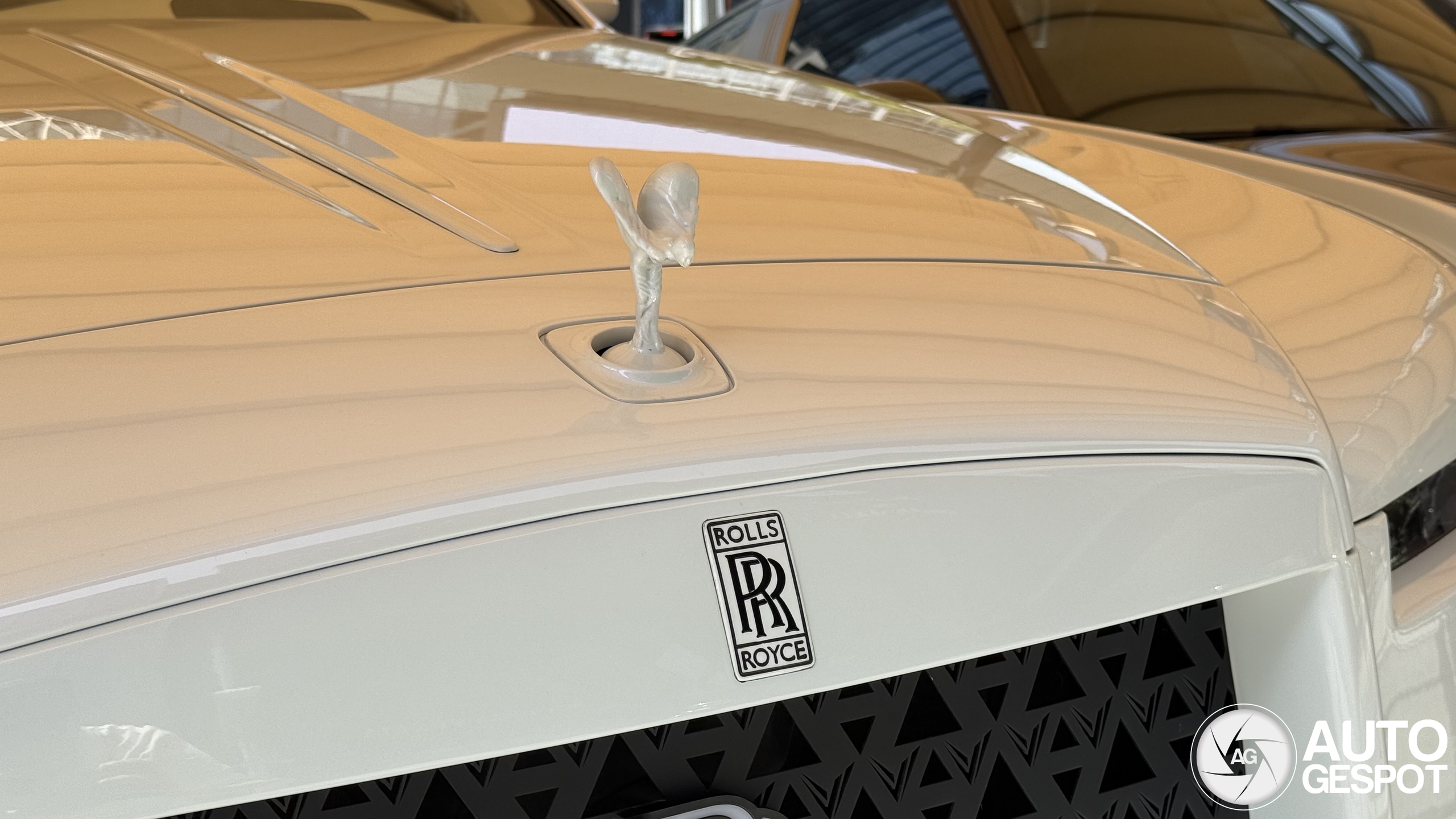 Rolls-Royce Wraith Series II Venuum Black Apollo White Edition - 27 ...