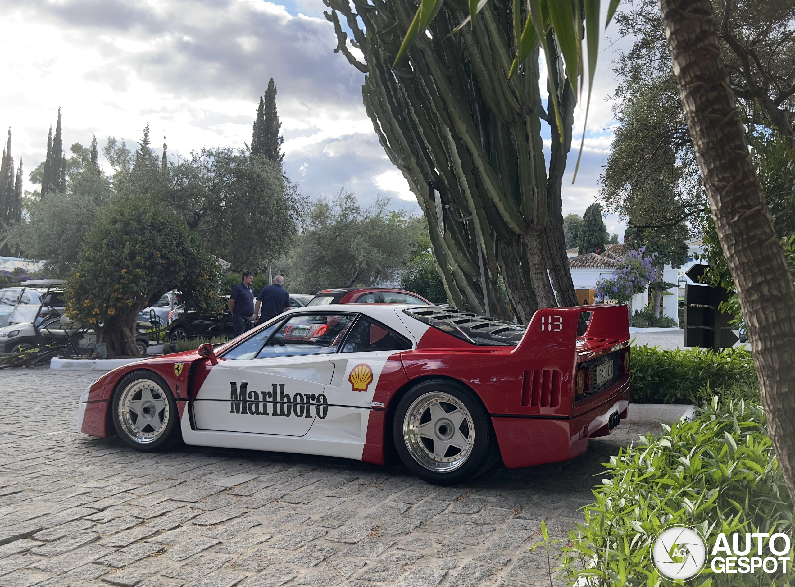 Ferrari F40 met Marlboro-livery