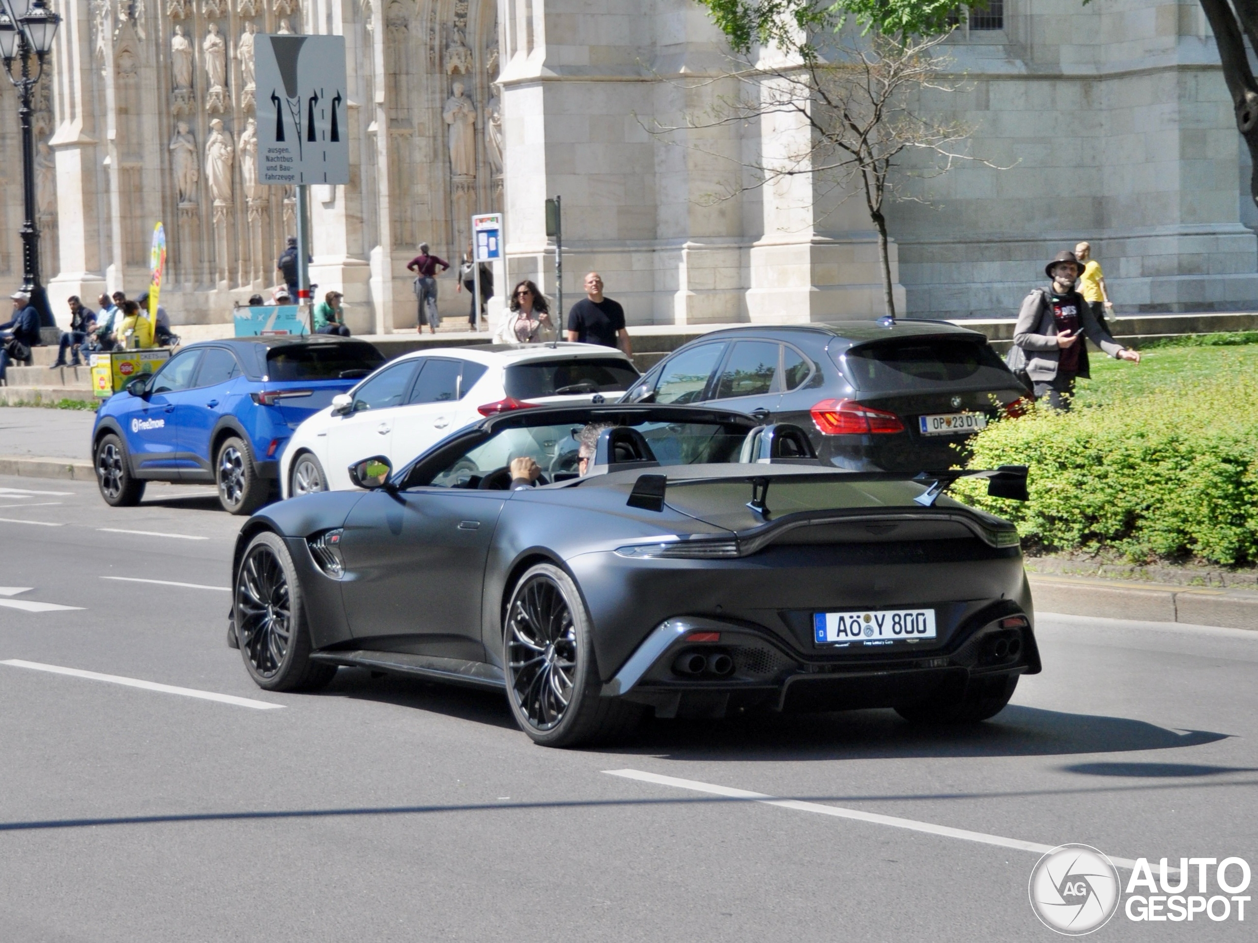 Aston Martin V8 Vantage Formula 1 Edition Roadster - 22 May 2025 ...