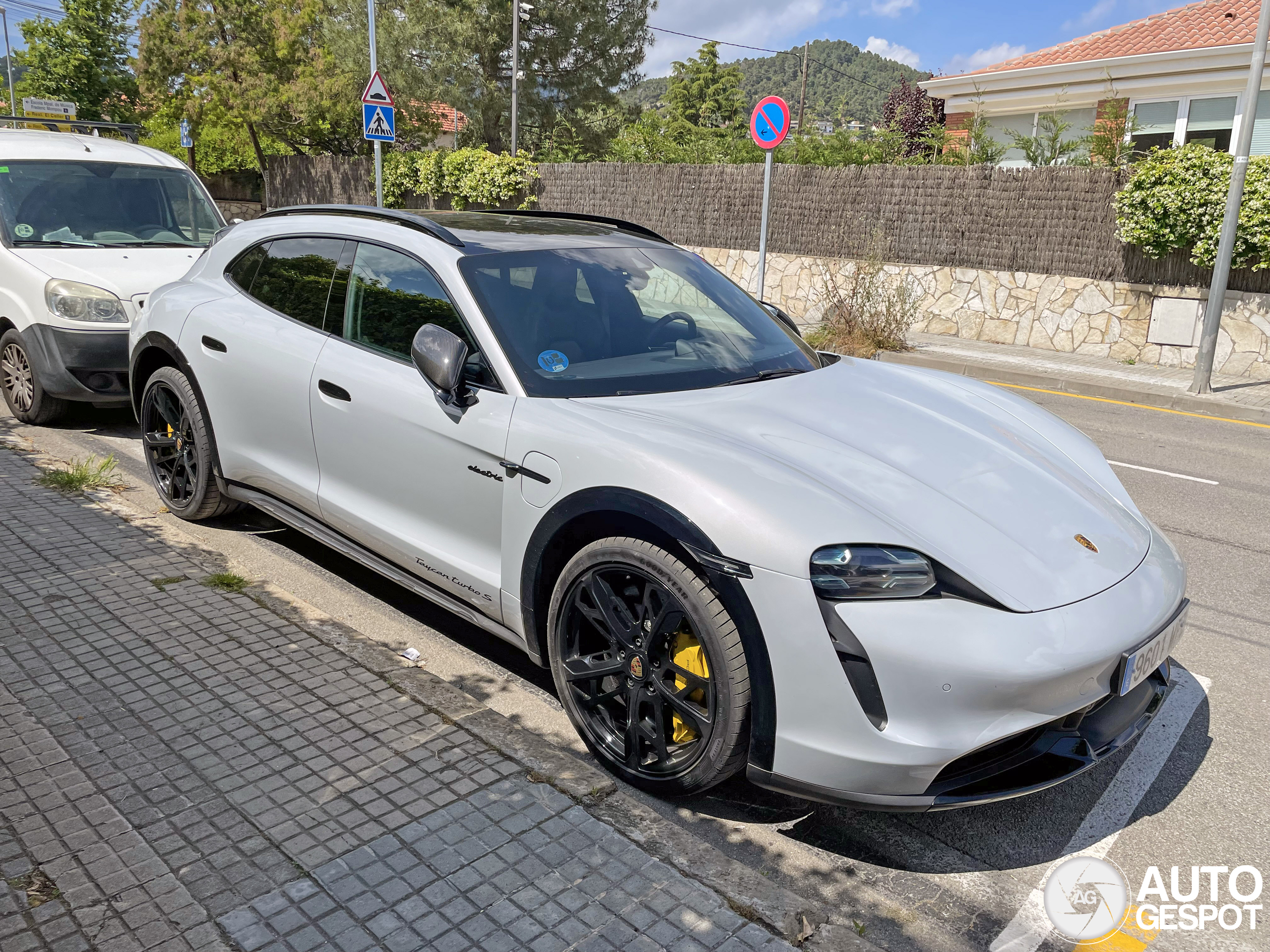 Porsche Taycan Turbo S Cross Turismo - 24 May 2025 - Autogespot