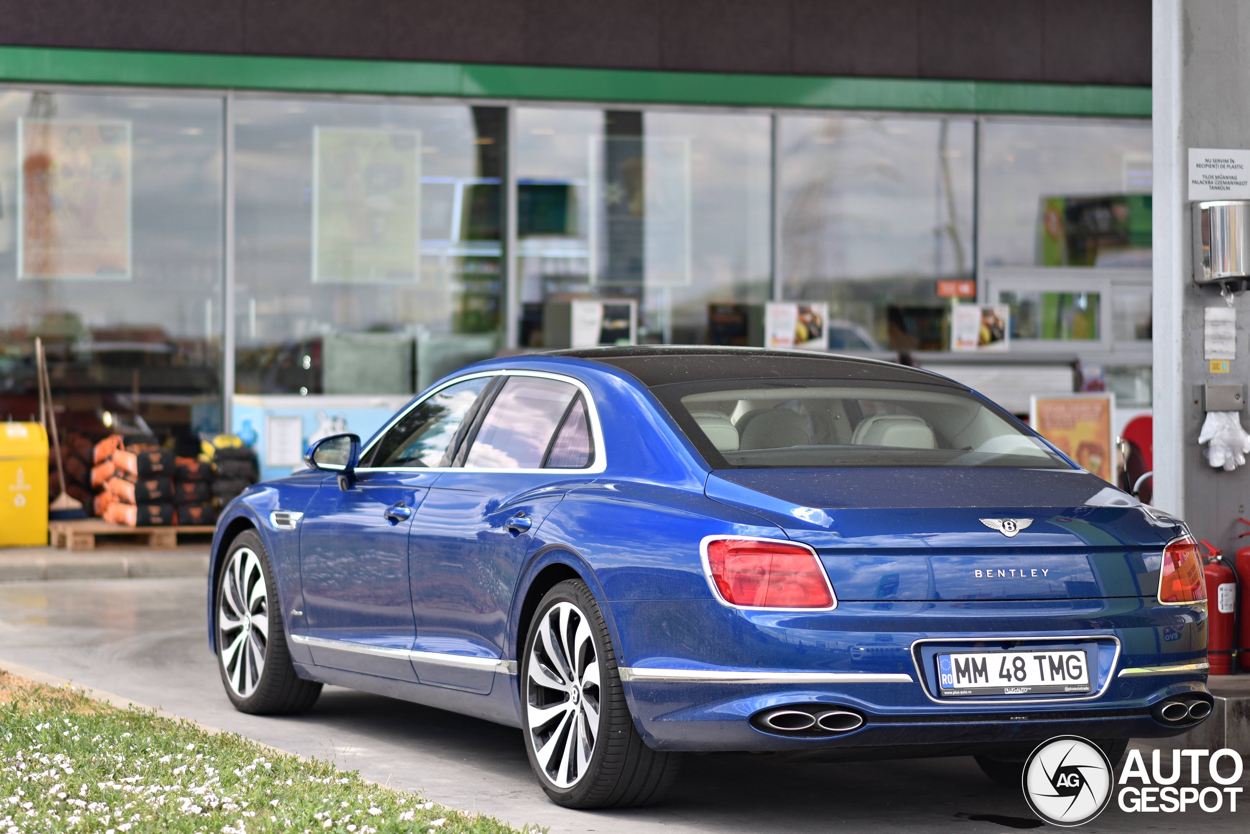 Bentley Flying Spur V8 Azure - 28 August 2025 - Autogespot