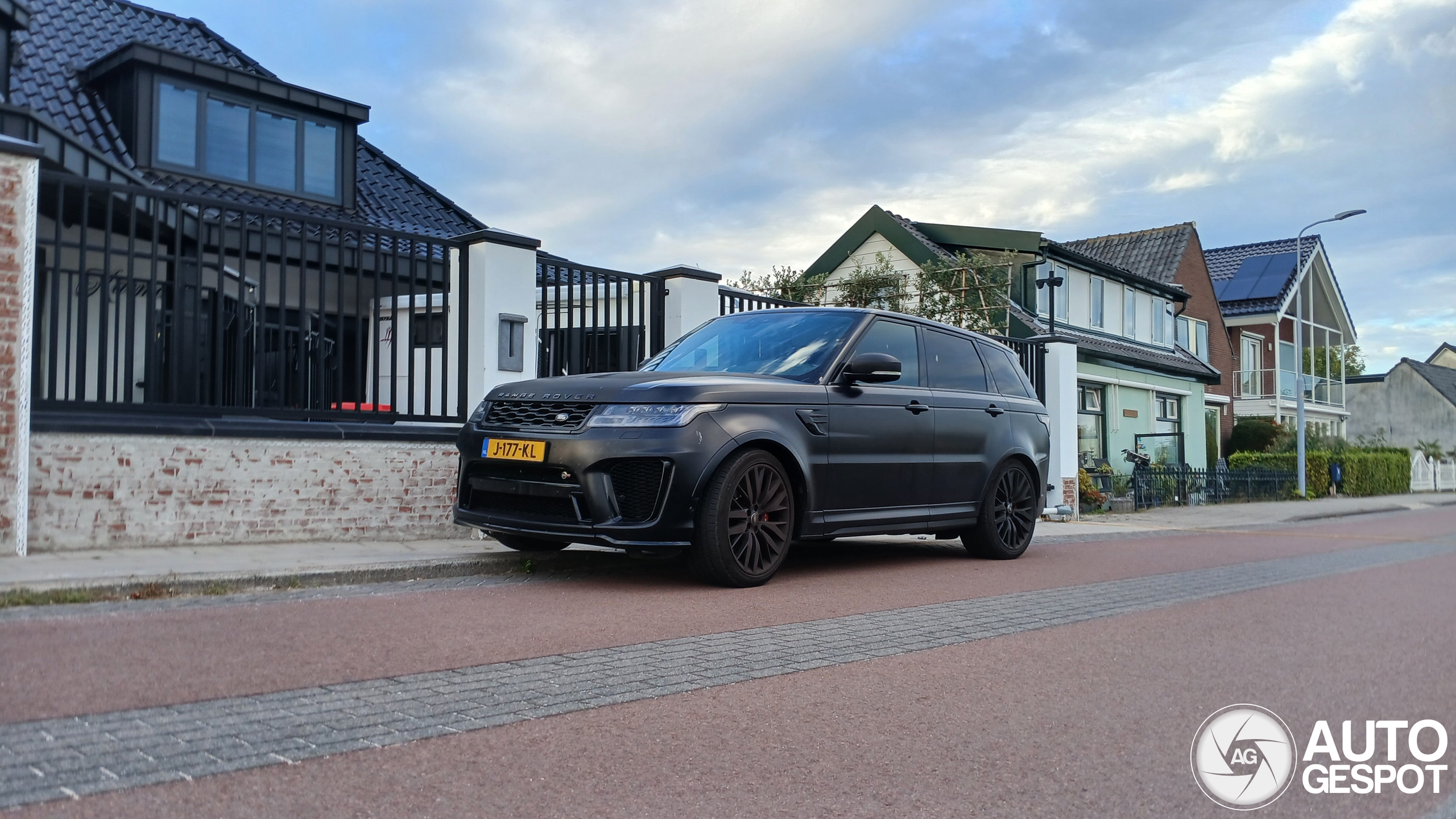 Land Rover Range Rover Sport SVR 2018 - 01 September 2025 - Autogespot