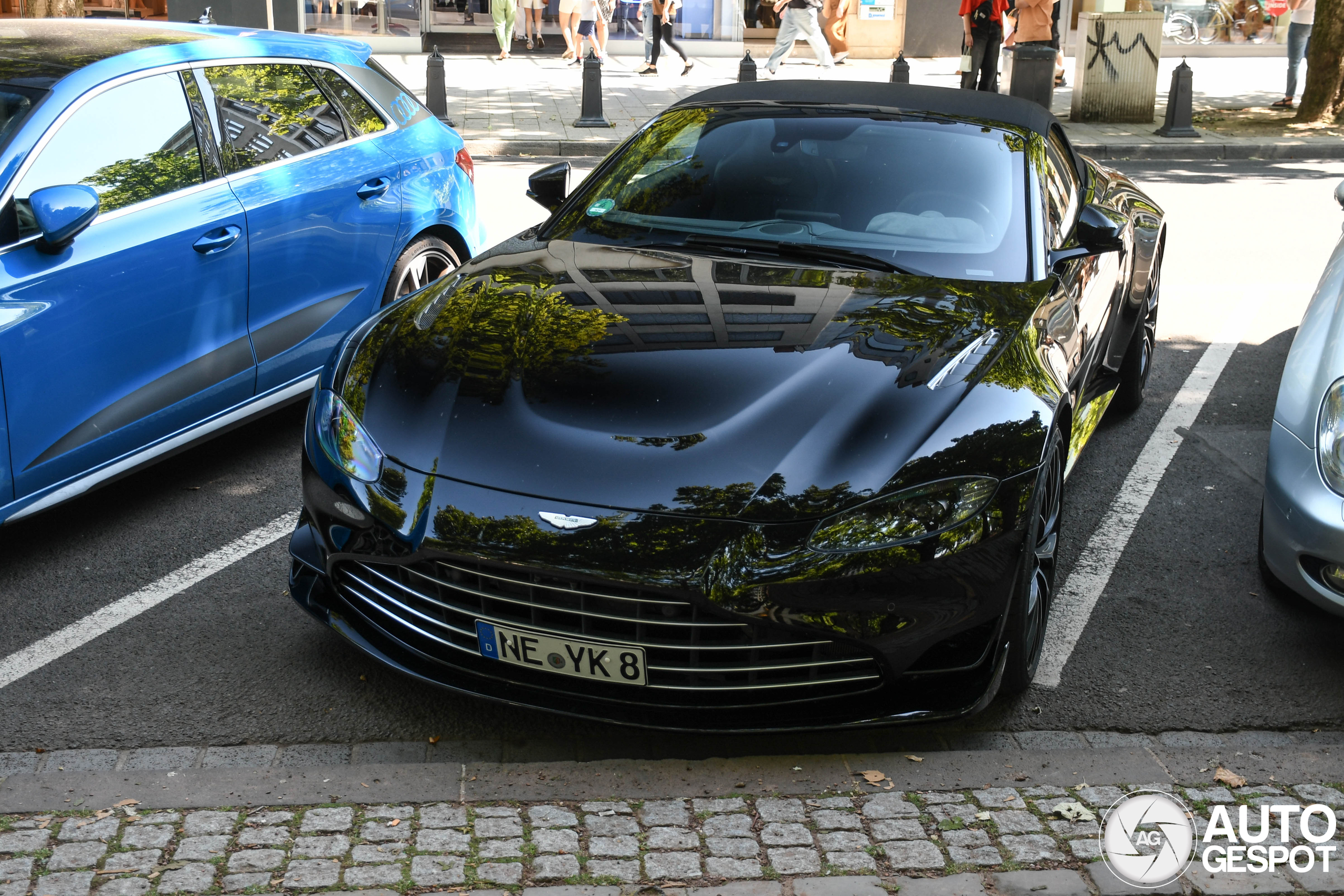 Aston Martin V8 Vantage Formula 1 Edition Roadster - 04 September 2025 ...