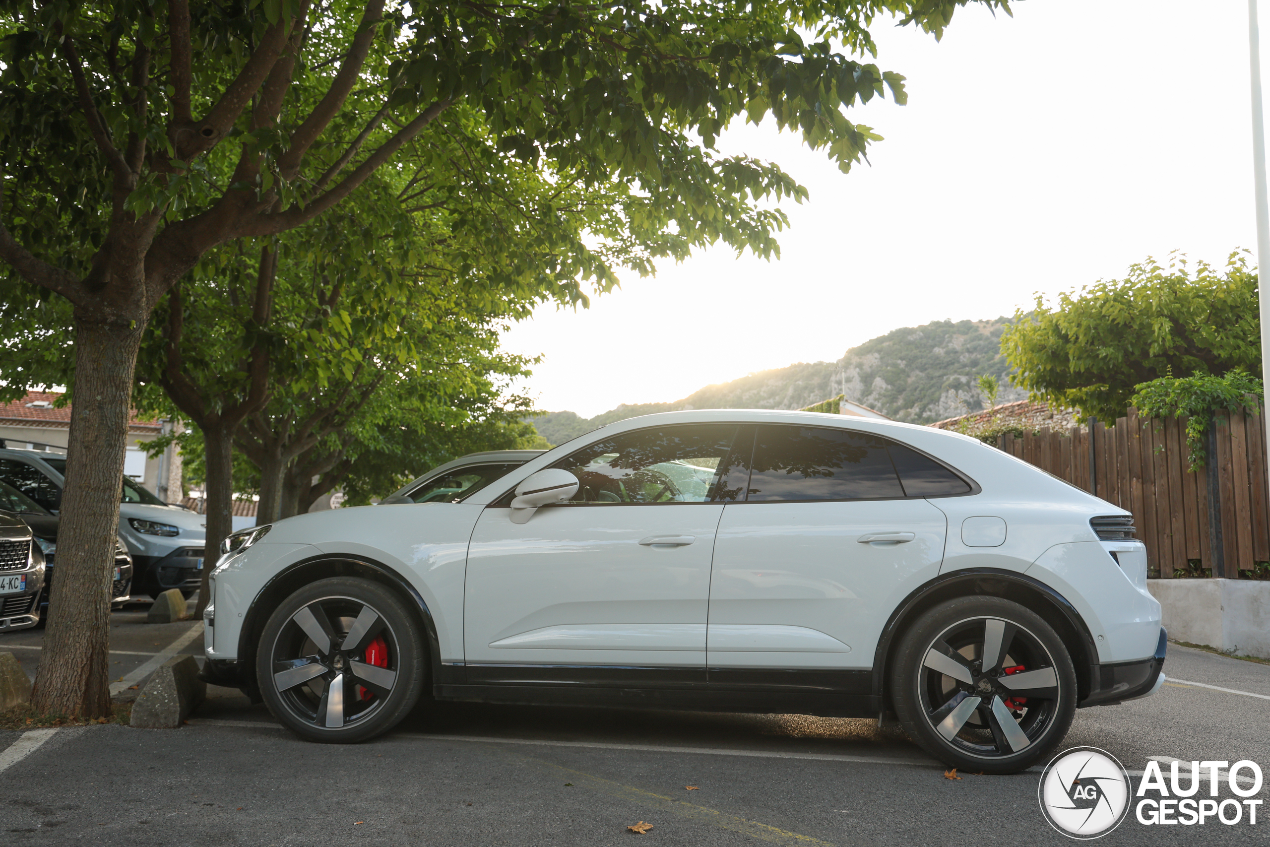 Porsche Macan EV Turbo - 13 September 2025 - Autogespot