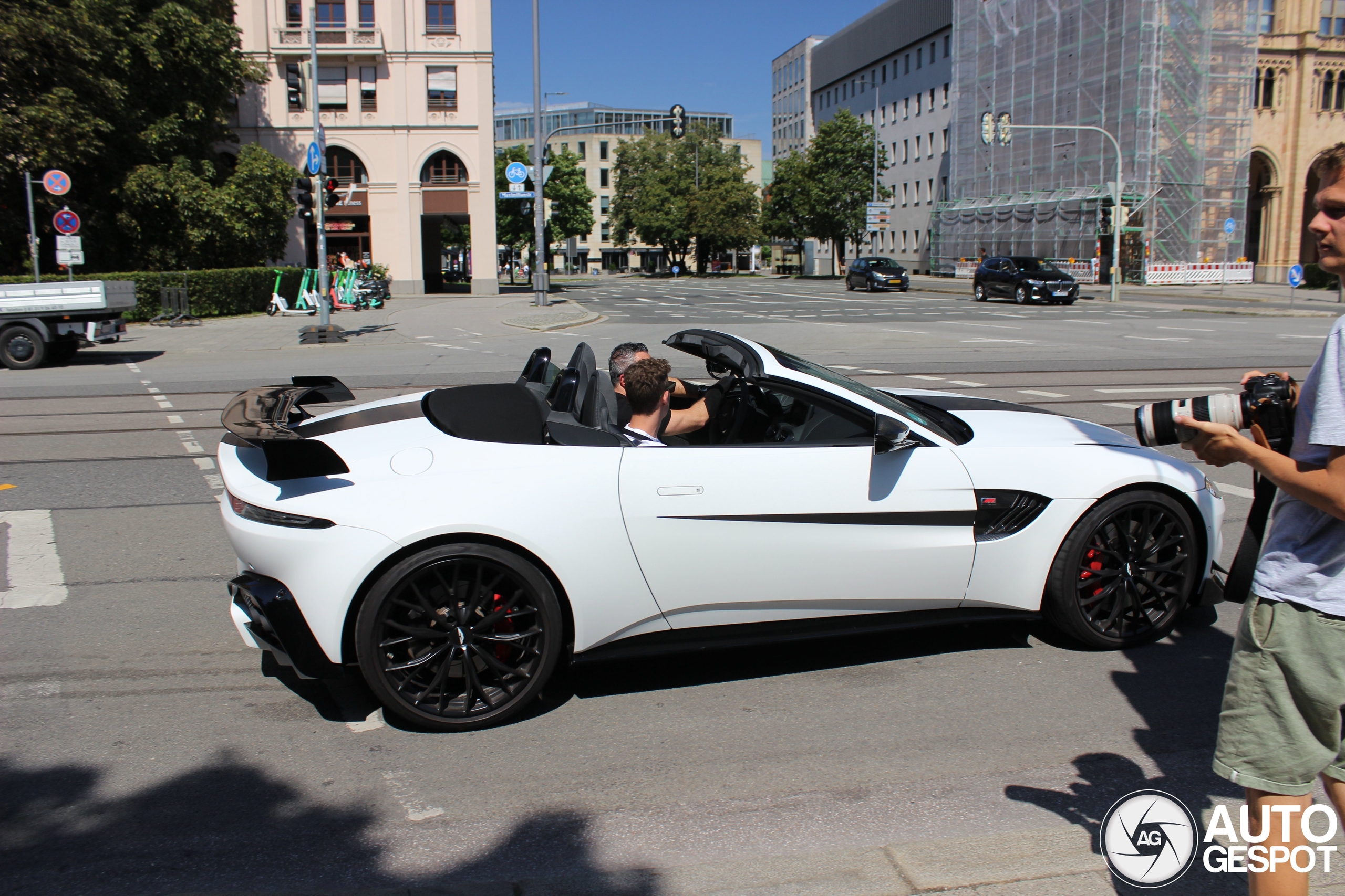 Aston Martin V8 Vantage Formula 1 Edition Roadster - 18 September 2025 ...