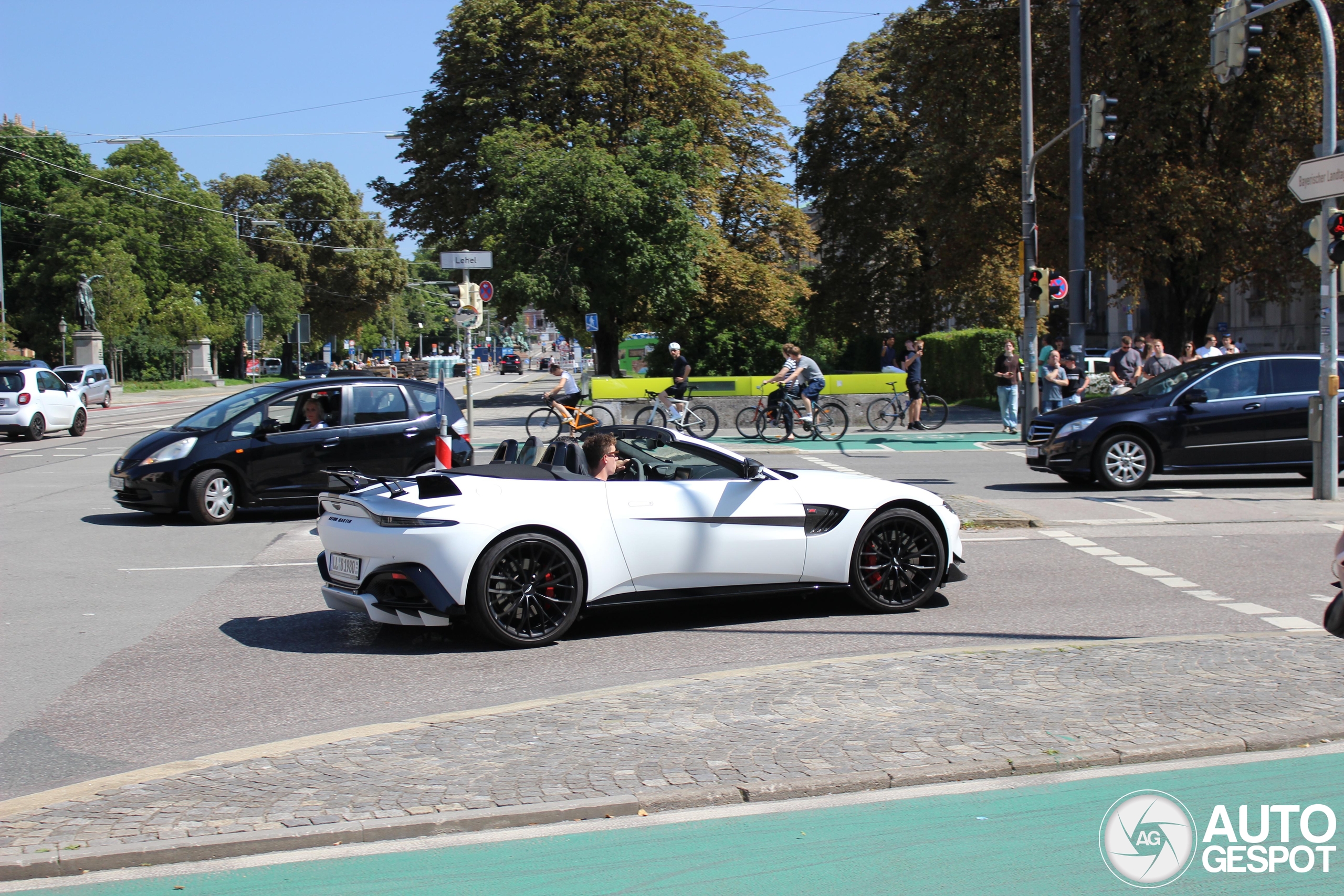 Aston Martin V8 Vantage Formula 1 Edition Roadster - 18 September 2025 ...