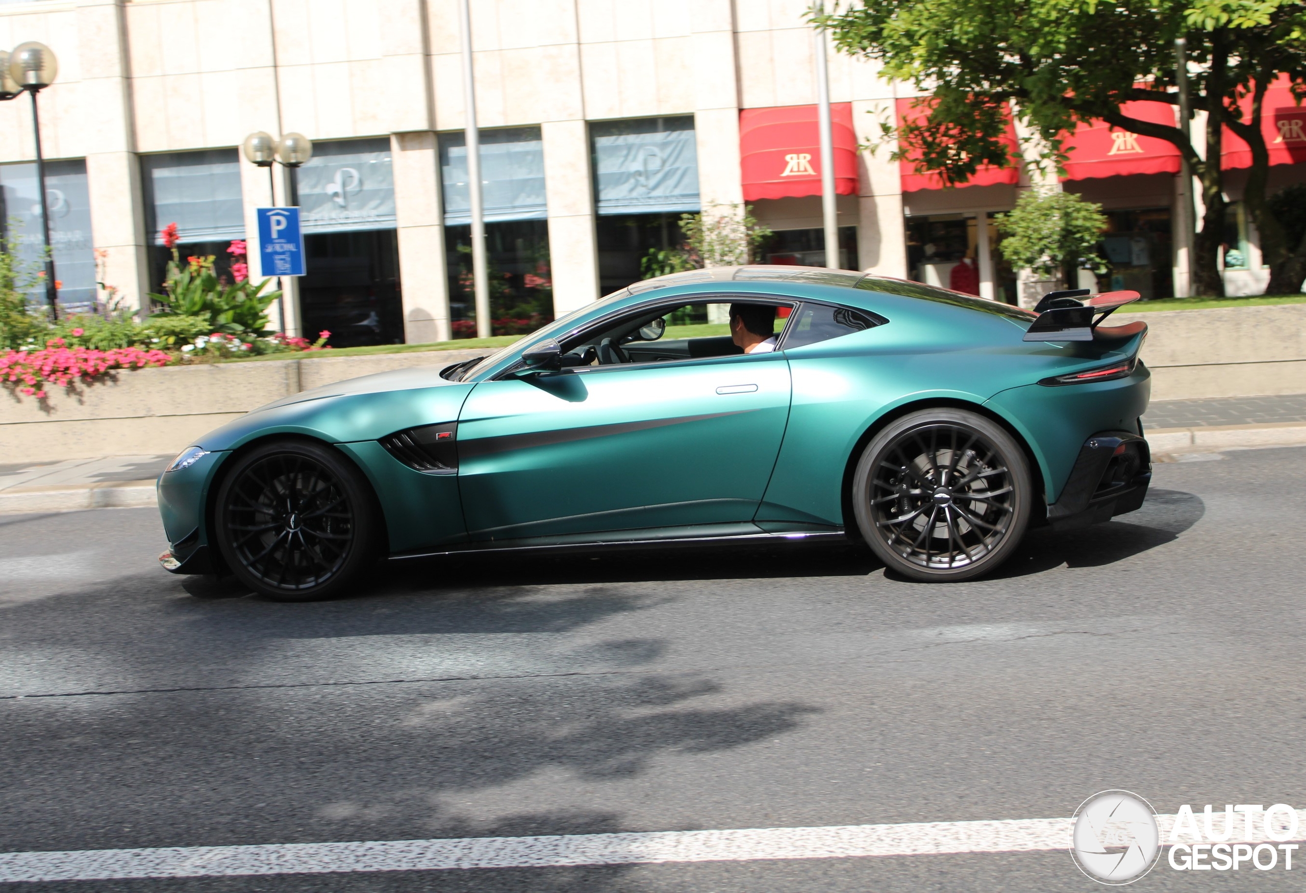 Aston Martin V8 Vantage Formula 1 Edition - 21 September 2025 - Autogespot