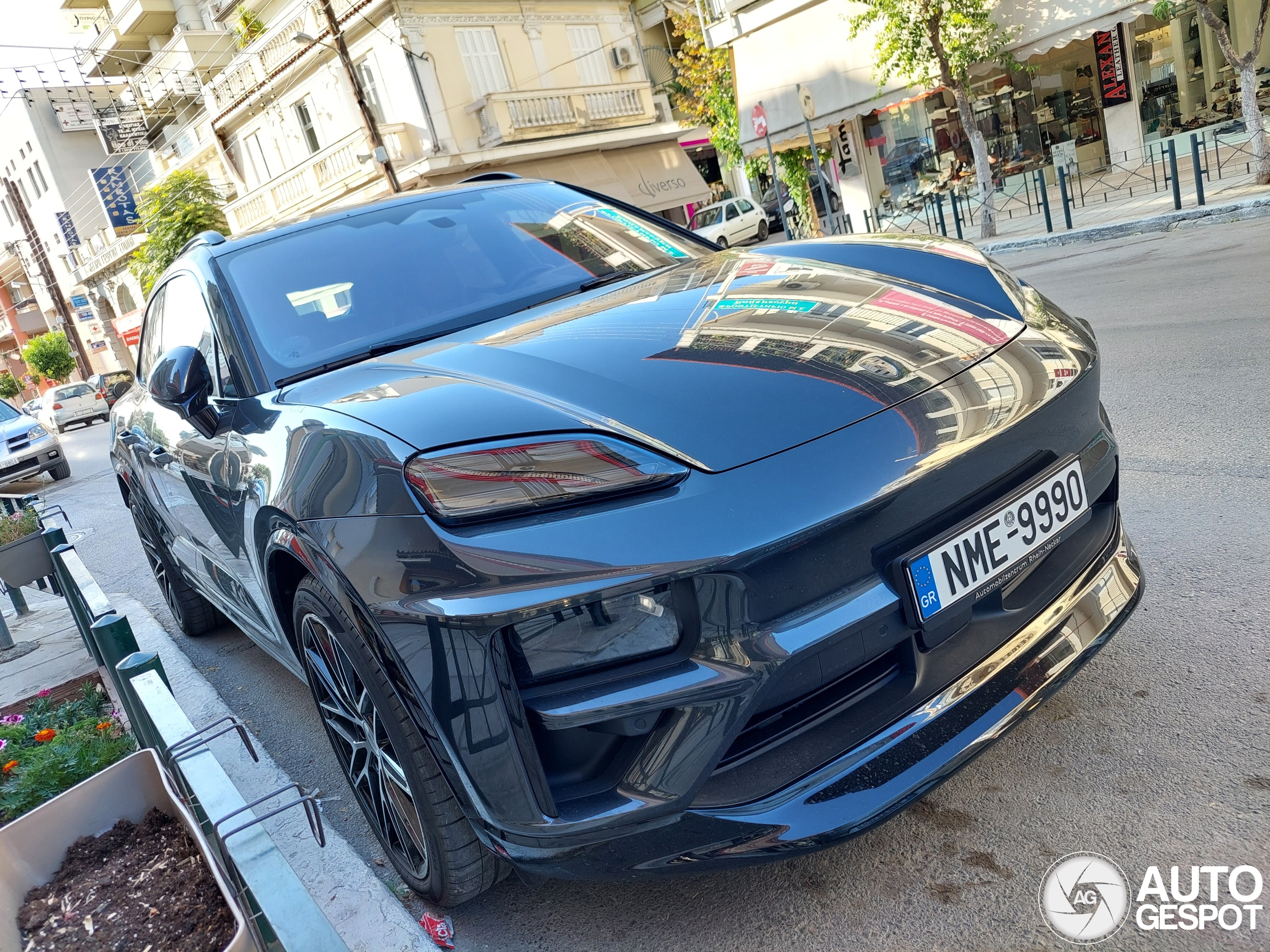 Porsche Macan EV Turbo - 26 September 2025 - Autogespot