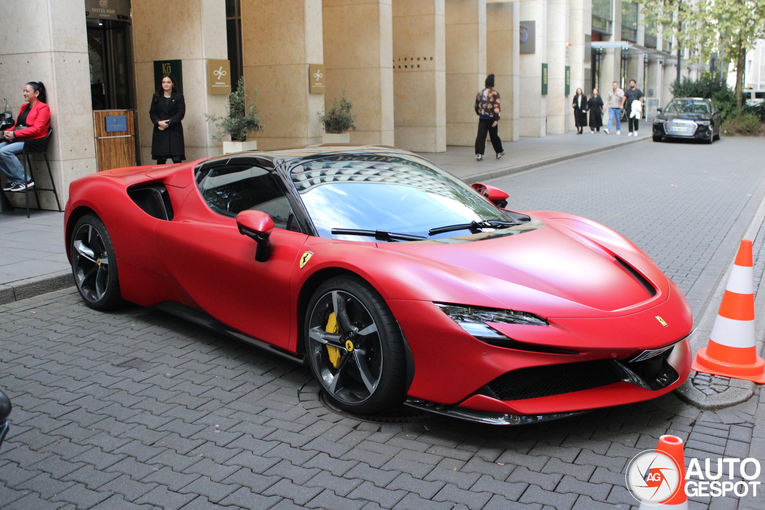 Ferrari SF90 Spider - 27 September 2025 - Autogespot