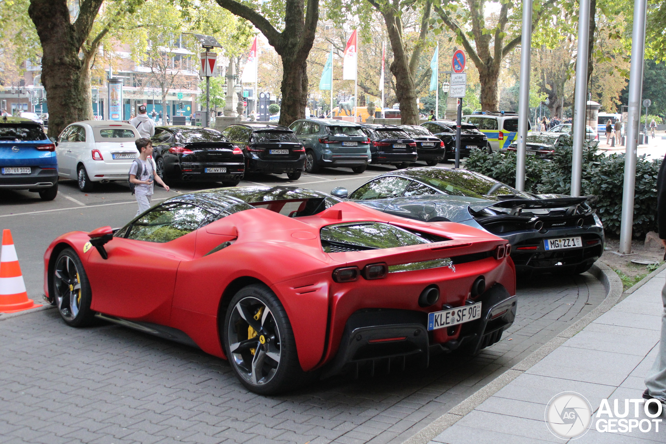 Ferrari SF90 Spider - 27 September 2025 - Autogespot