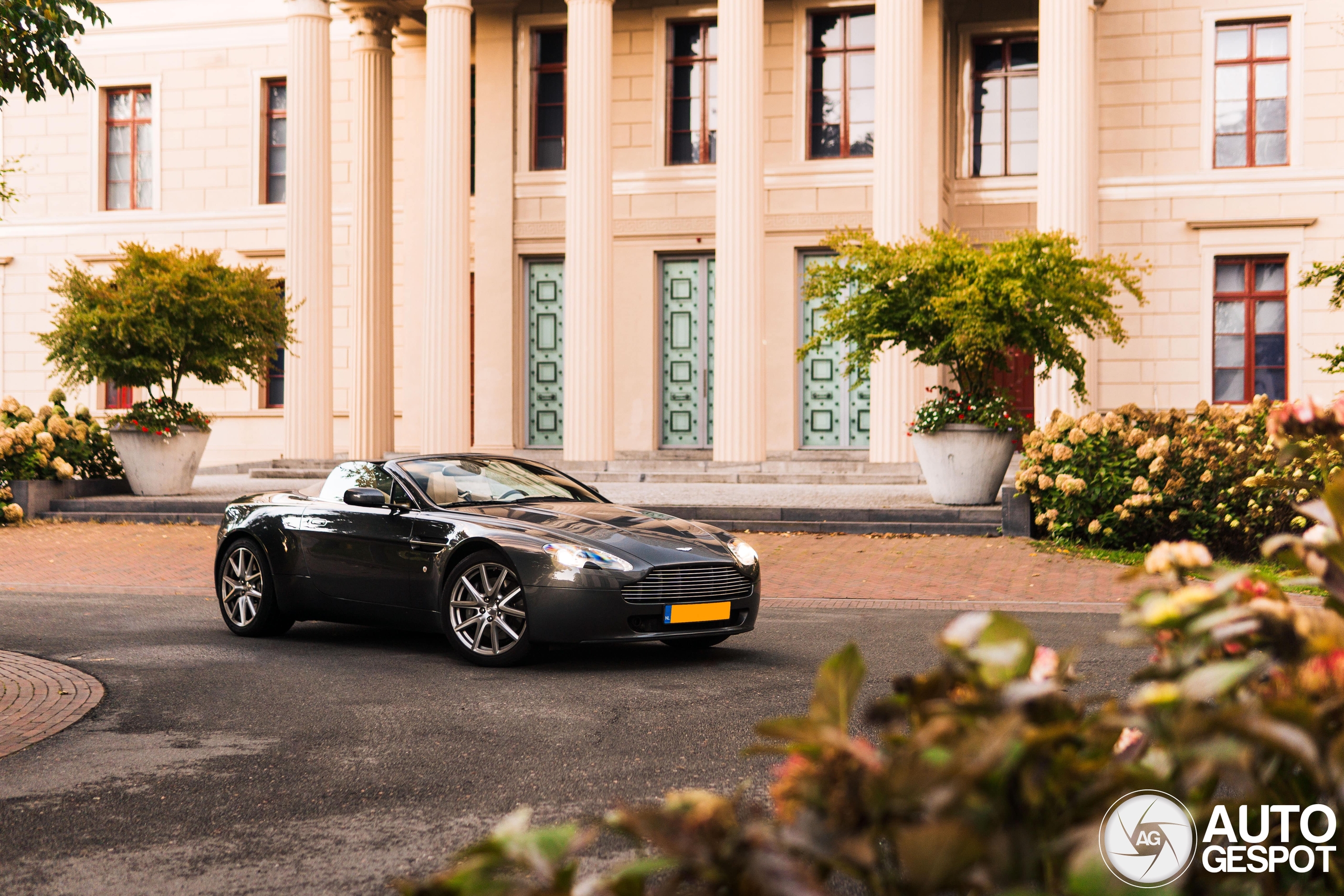 Aston Martin V8 Vantage Roadster - 29 September 2025 - Autogespot