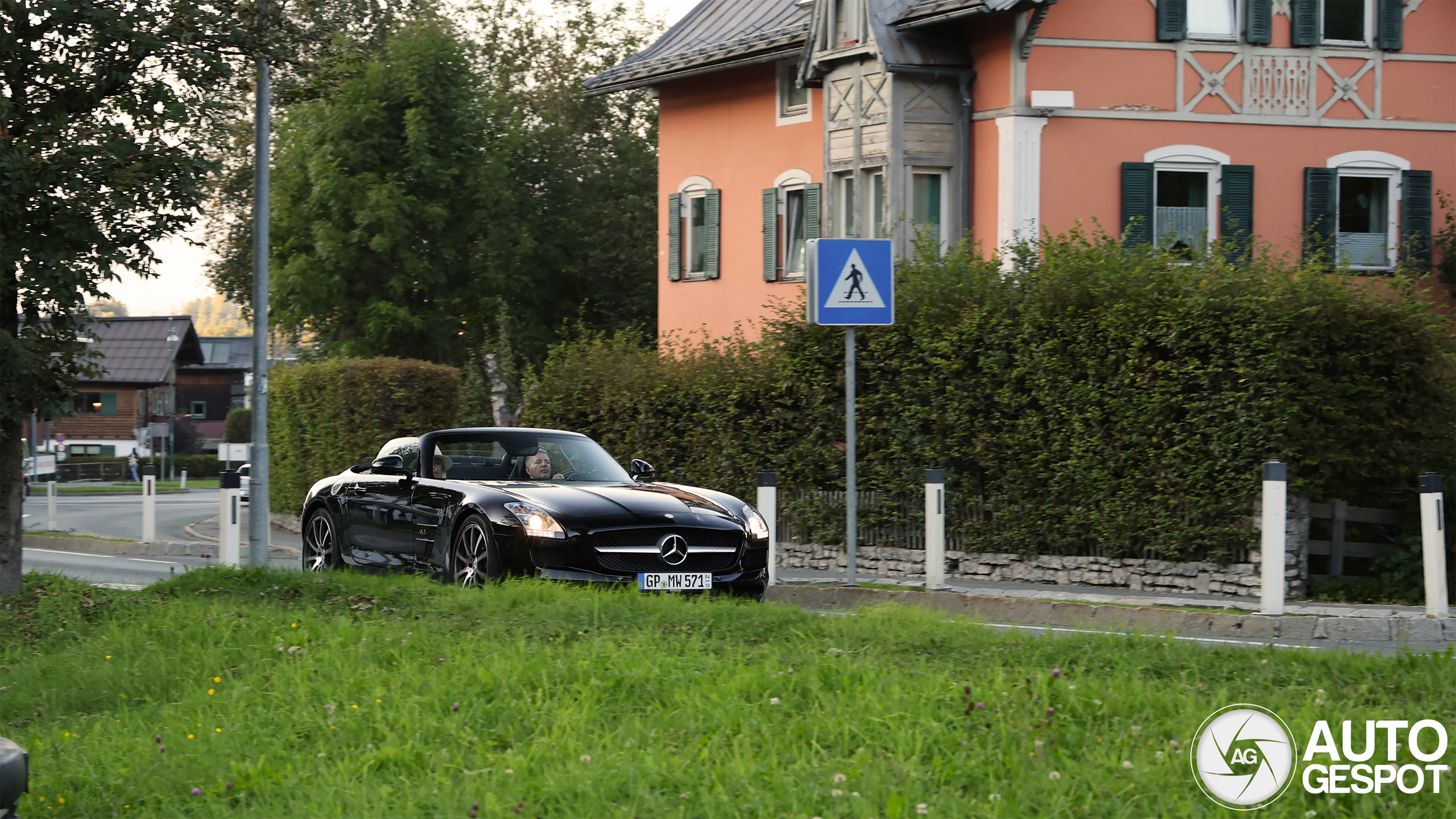 Mercedes-Benz SLS AMG Roadster - 29 September 2025 - Autogespot