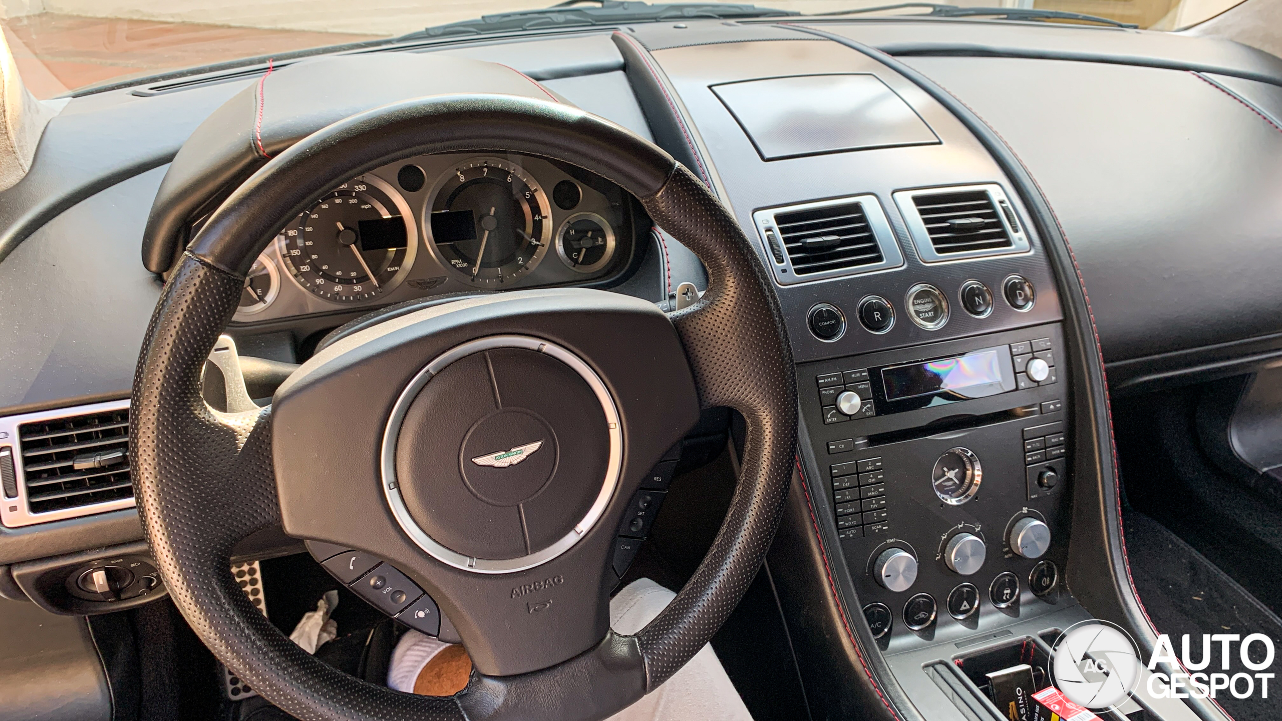 Aston Martin V8 Vantage - 04 October 2025 - Autogespot