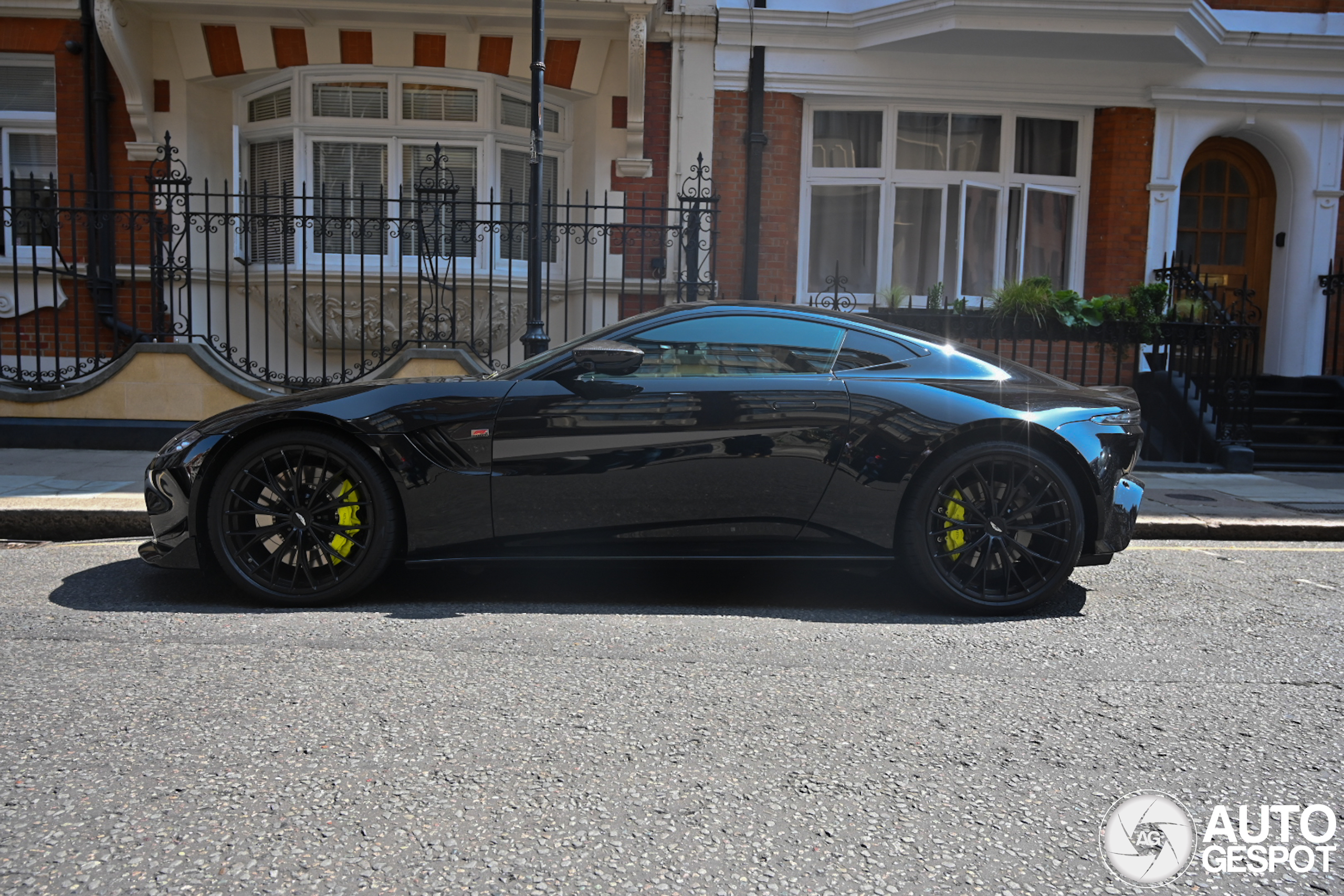 Aston Martin V8 Vantage Formula 1 Edition - 07 October 2025 - Autogespot
