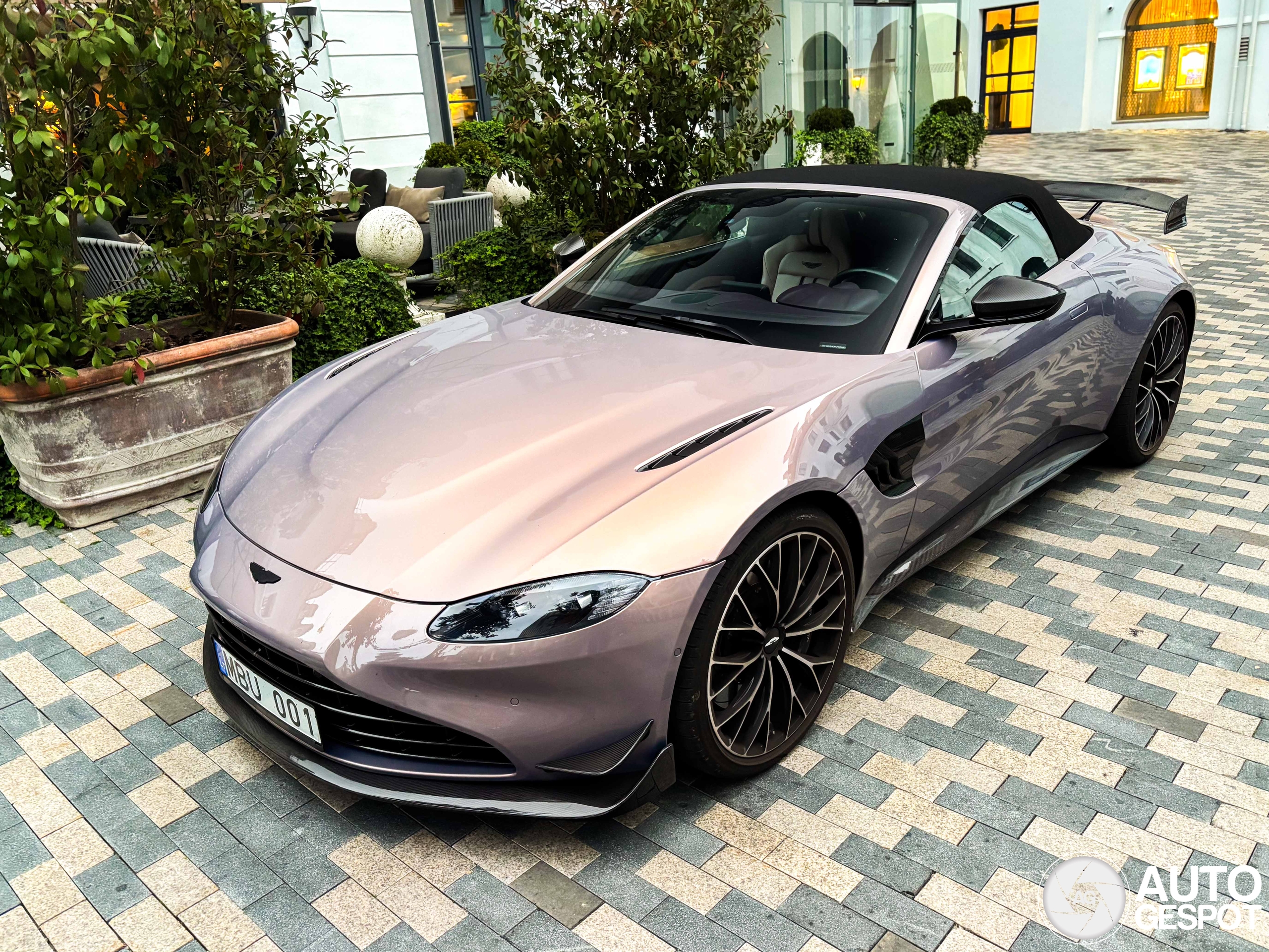 Aston Martin V8 Vantage Formula 1 Edition Roadster - 15 October 2025 ...