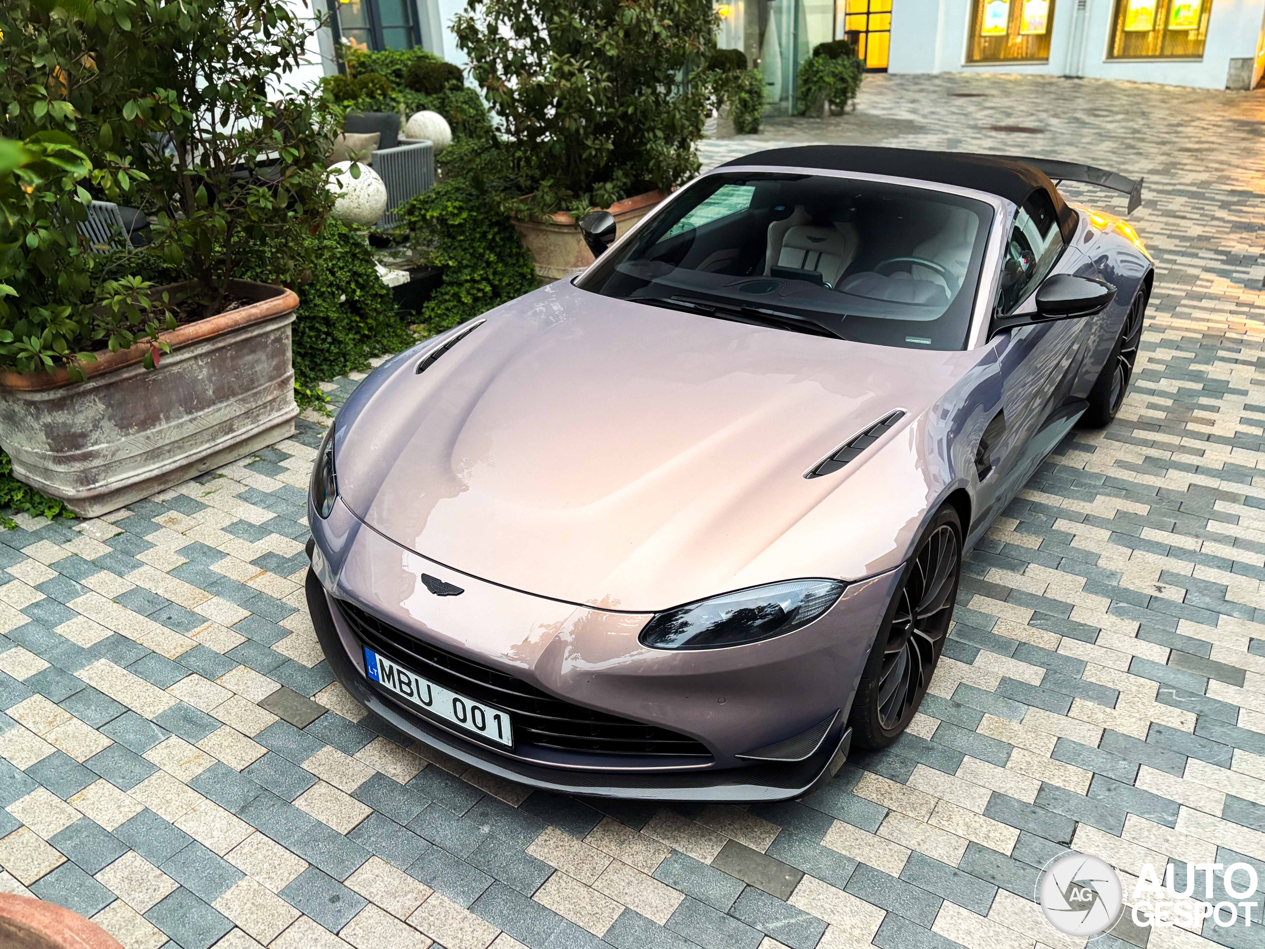 Aston Martin V8 Vantage Formula 1 Edition Roadster - 15 October 2025 ...