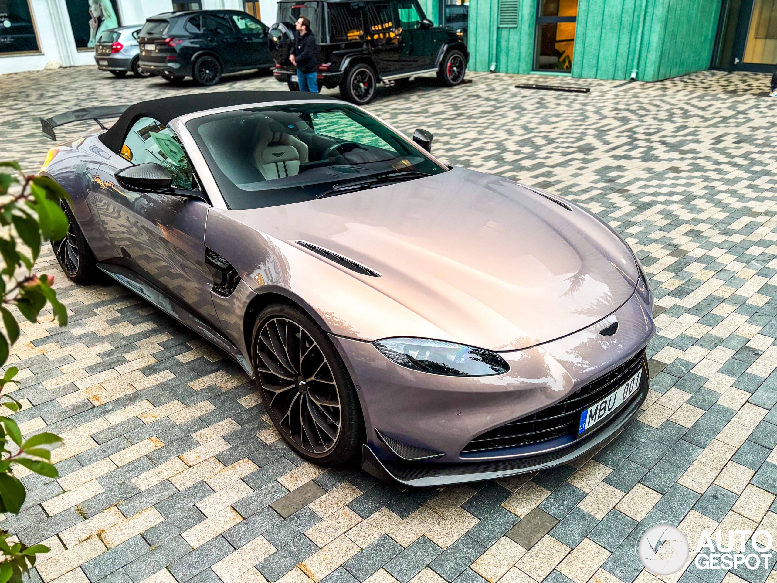 Aston Martin V8 Vantage Formula 1 Edition Roadster - 15 October 2025 ...