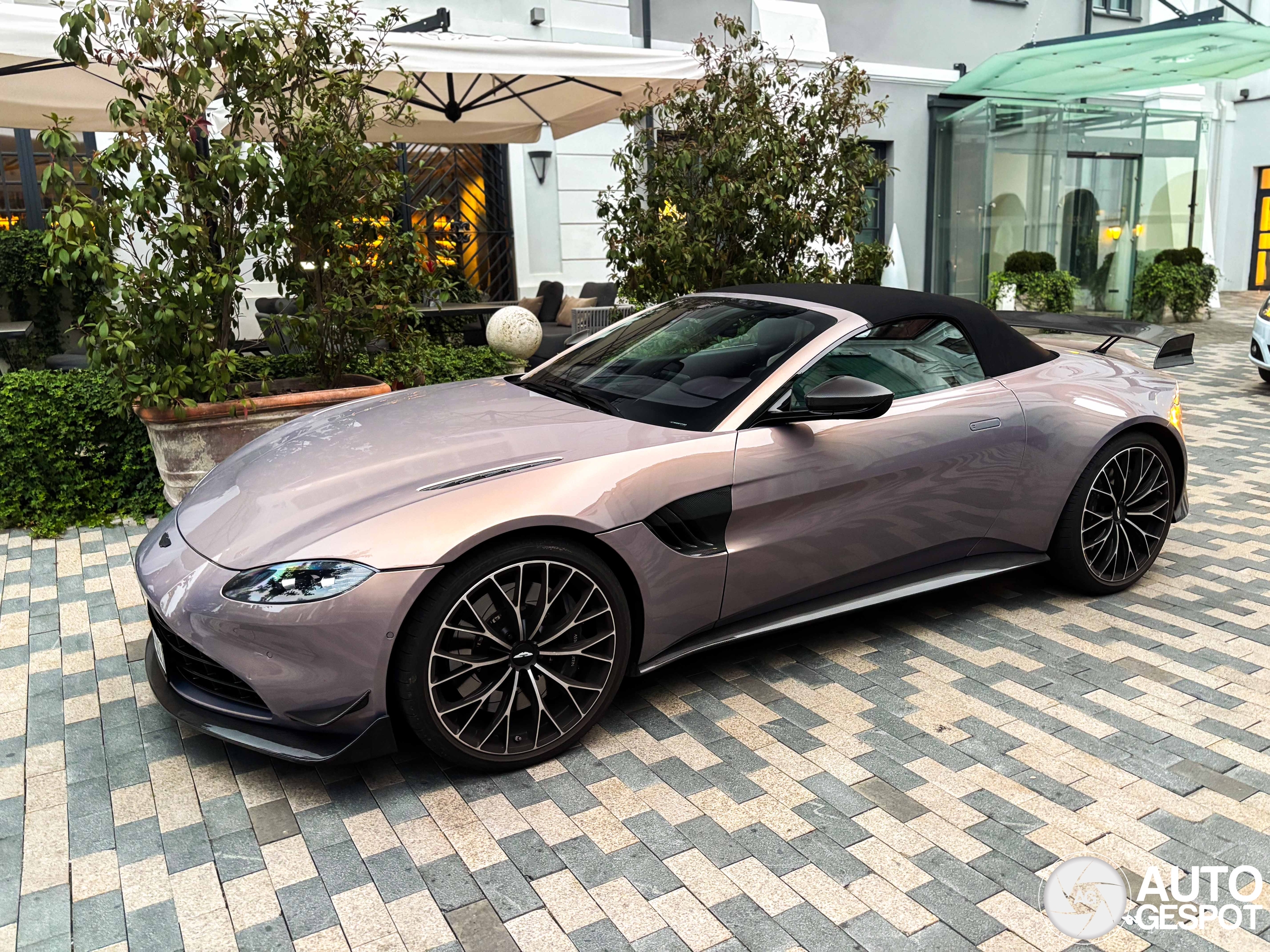 Aston Martin V8 Vantage Formula 1 Edition Roadster - 15 October 2025 ...