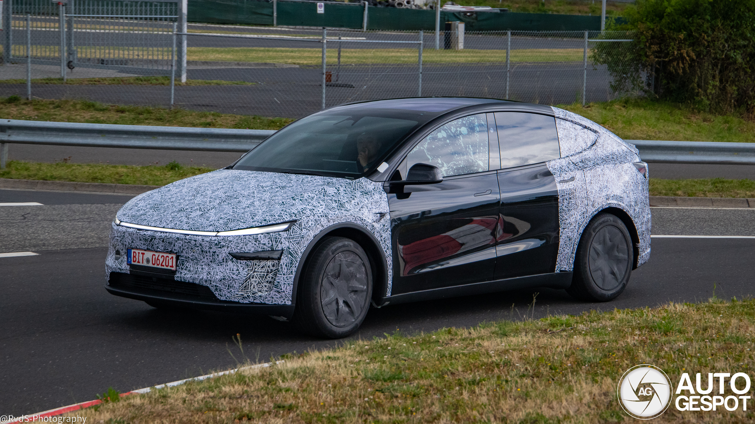 Tesla Motors Model Y L - 15 October 2025 - Autogespot