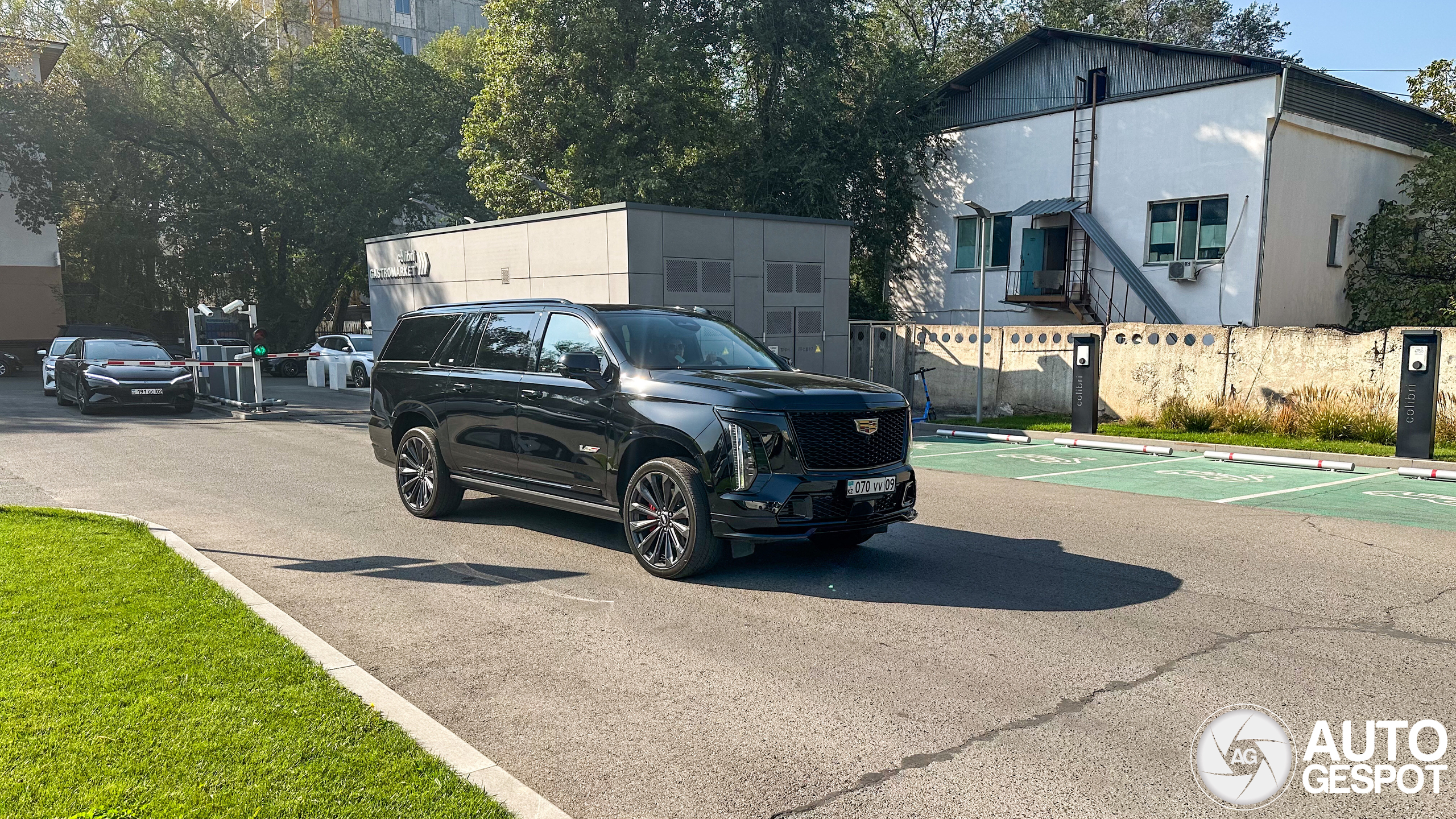 Cadillac Escalade-V ESV 2025 - 16 October 2025 - Autogespot