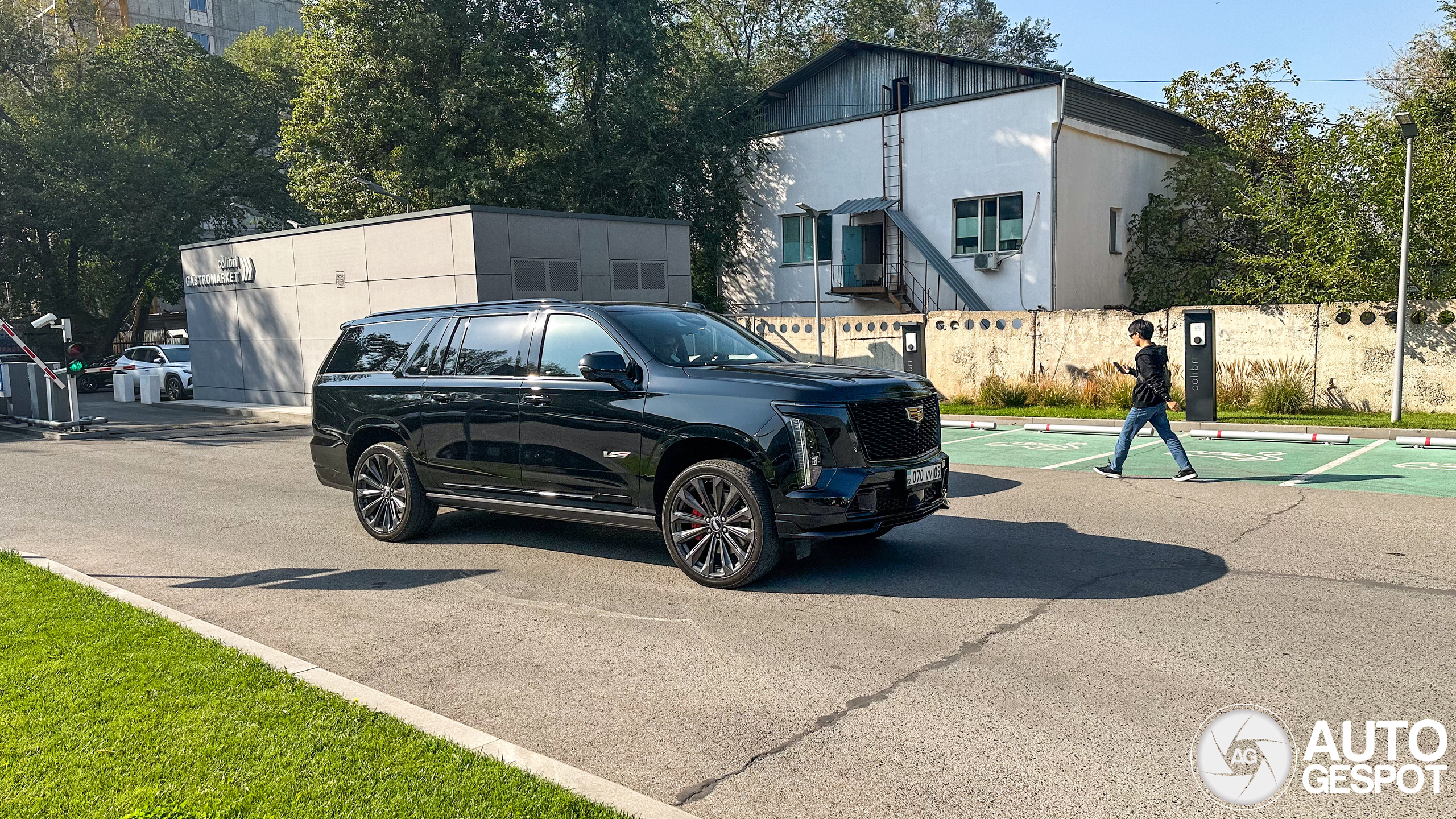 Cadillac Escalade-V ESV 2025 - 16 October 2025 - Autogespot