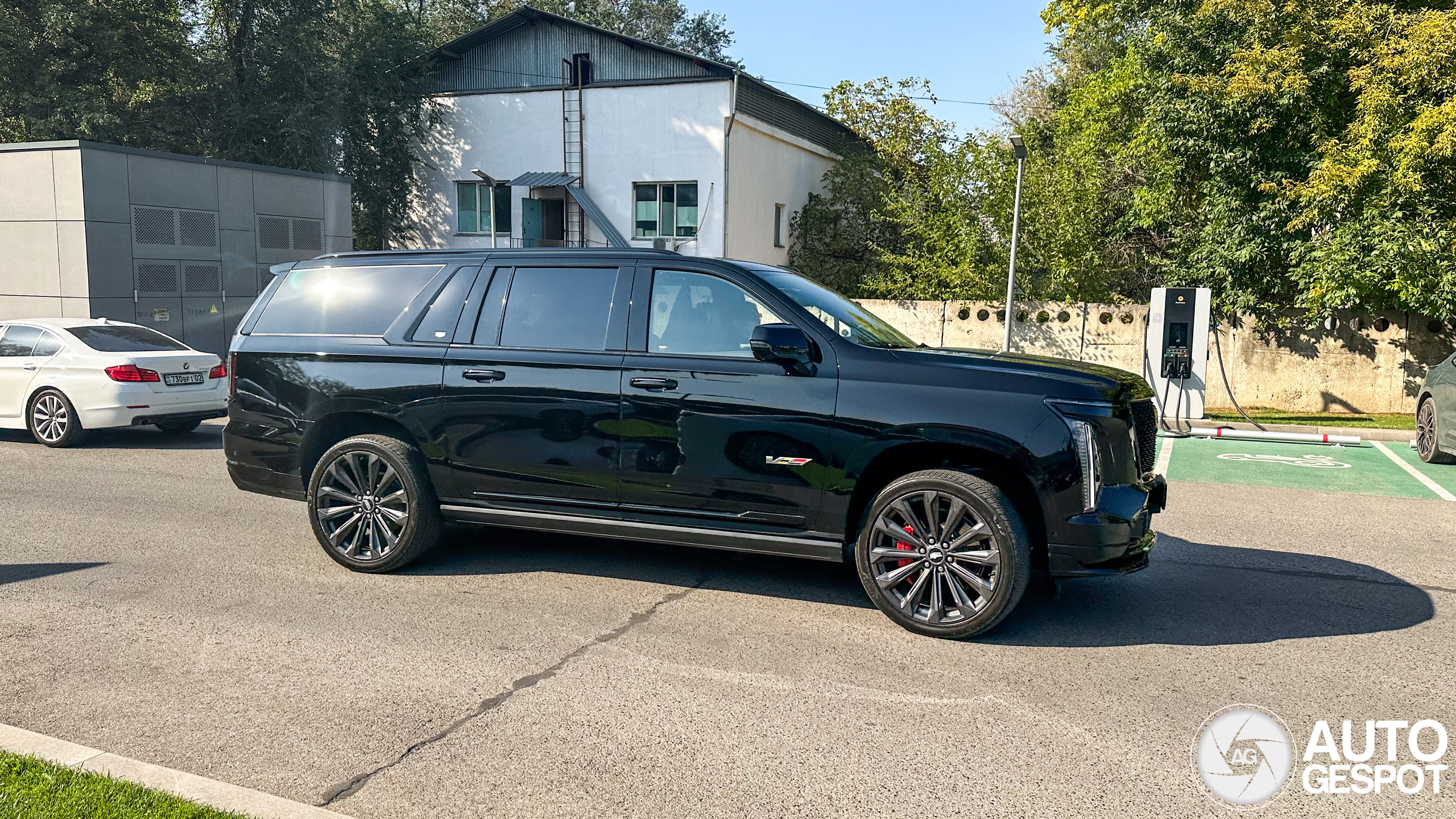 Cadillac Escalade-V ESV 2025 - 16 October 2025 - Autogespot