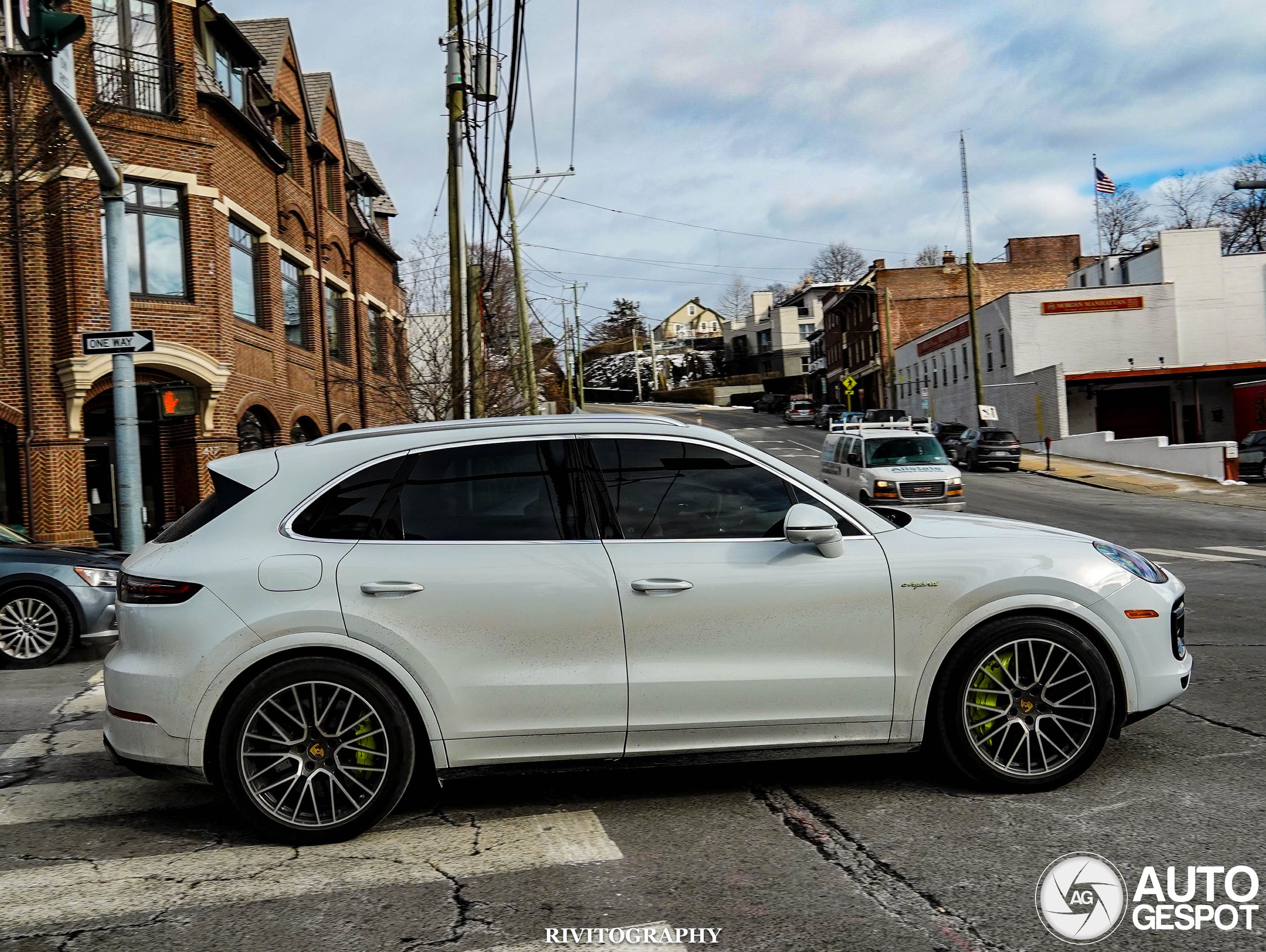 Porsche Cayenne Turbo S E-Hybrid - 22 October 2025 - Autogespot
