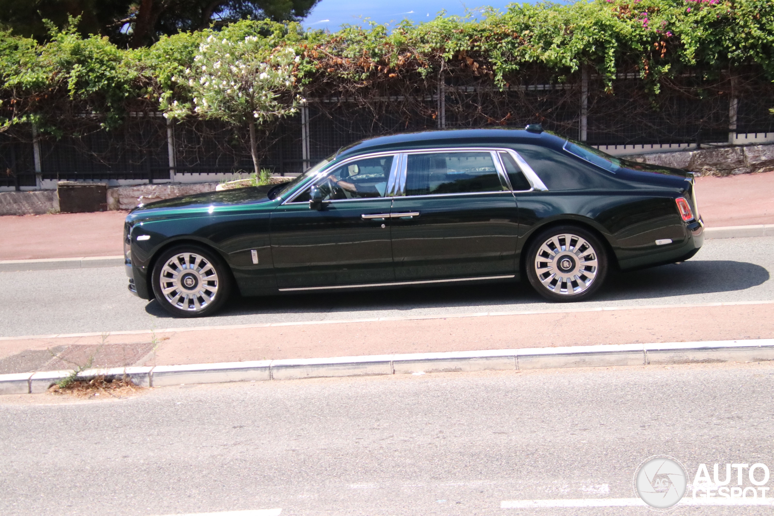 Rolls-Royce Phantom VIII EWB - 25 October 2025 - Autogespot