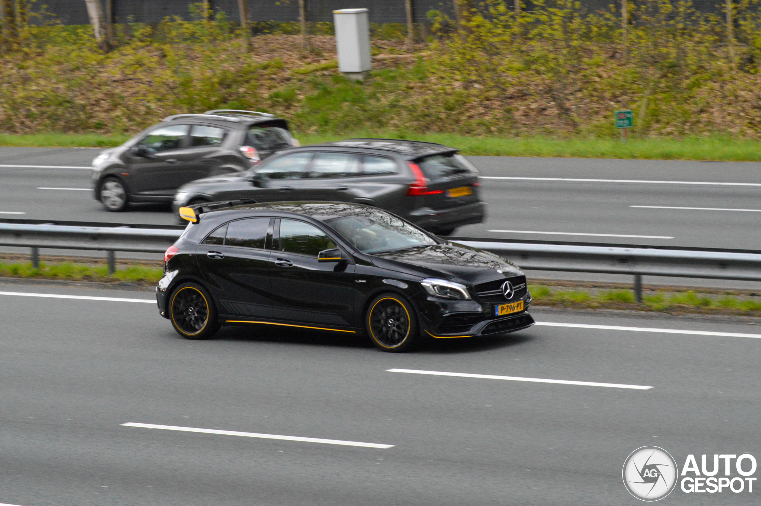 Mercedes-AMG A 45 W176 Yellow Night Edition - 05 November 2025 - Autogespot