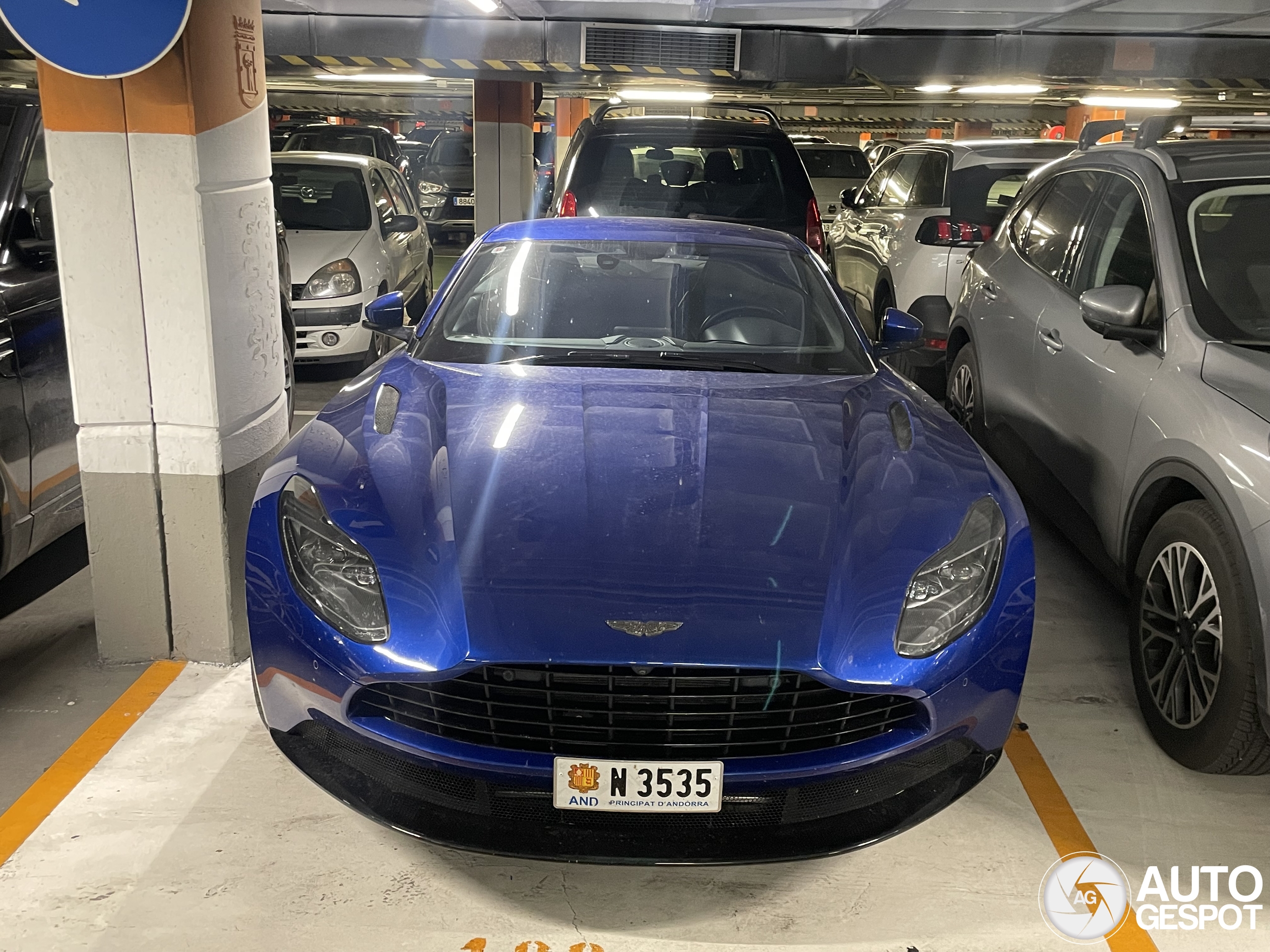 Aston Martin DB11 V8 - 08 November 2025 - Autogespot