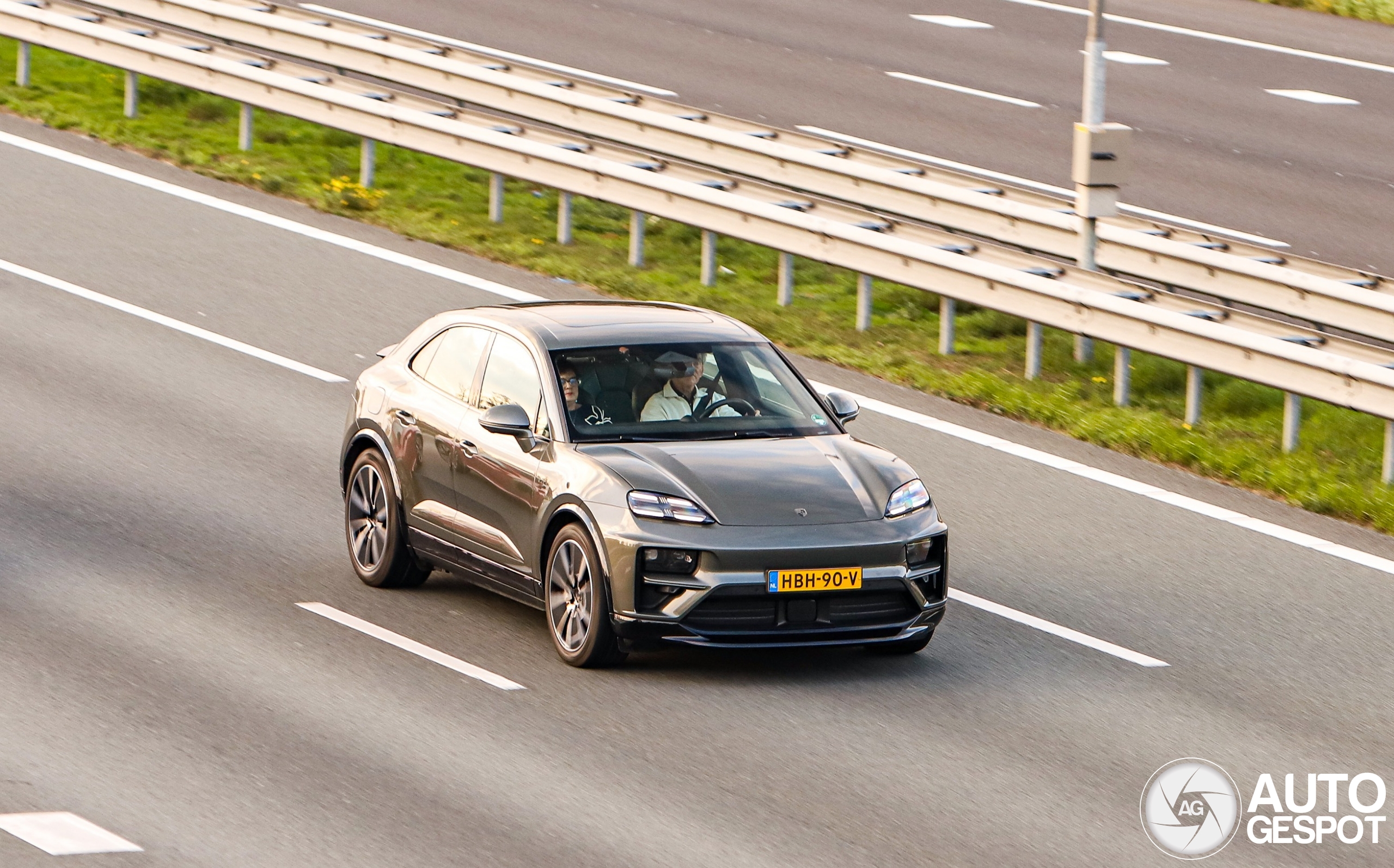 Porsche Macan EV Turbo - 09 November 2025 - Autogespot