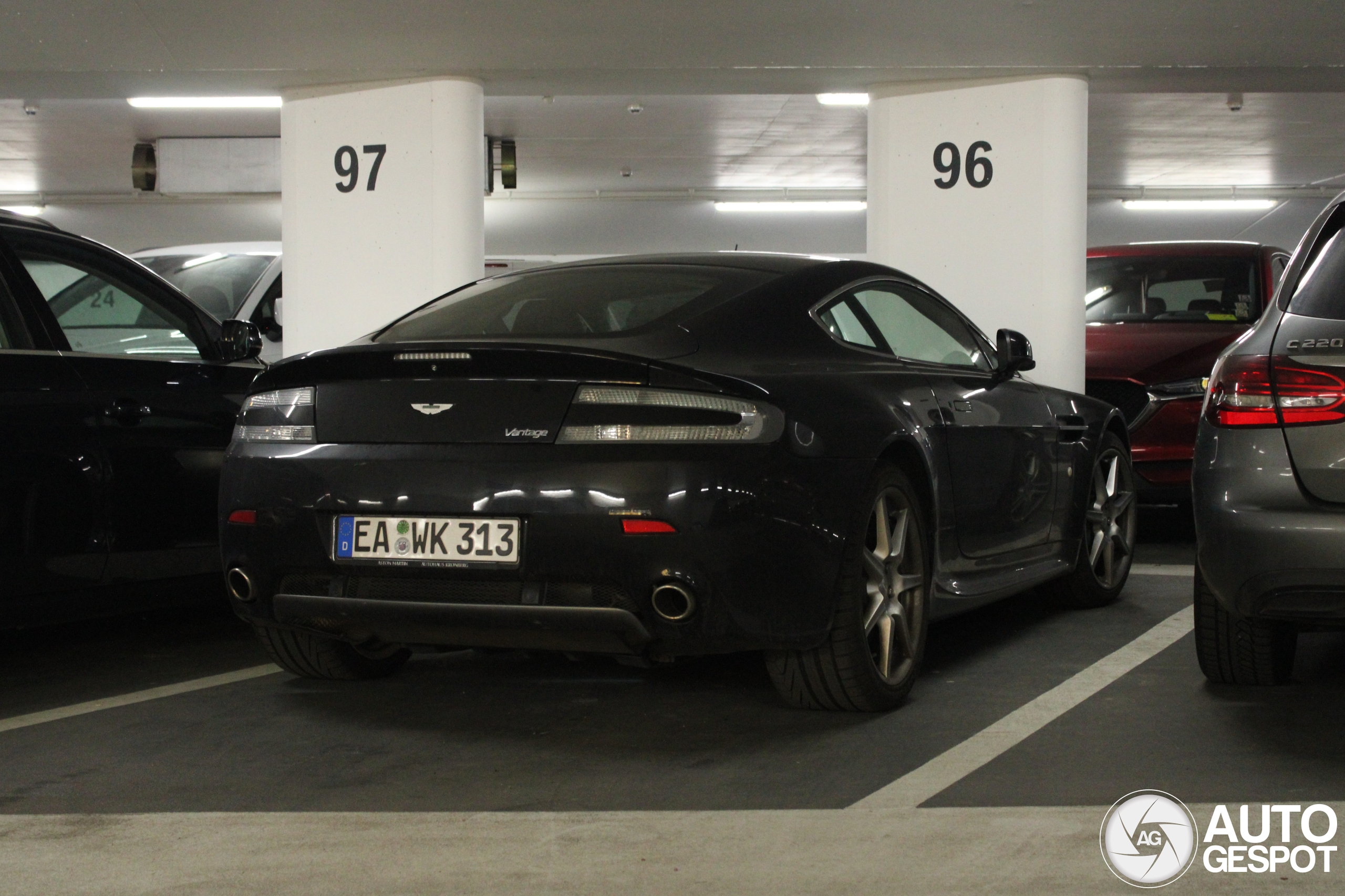Aston Martin V8 Vantage - 10 November 2025 - Autogespot