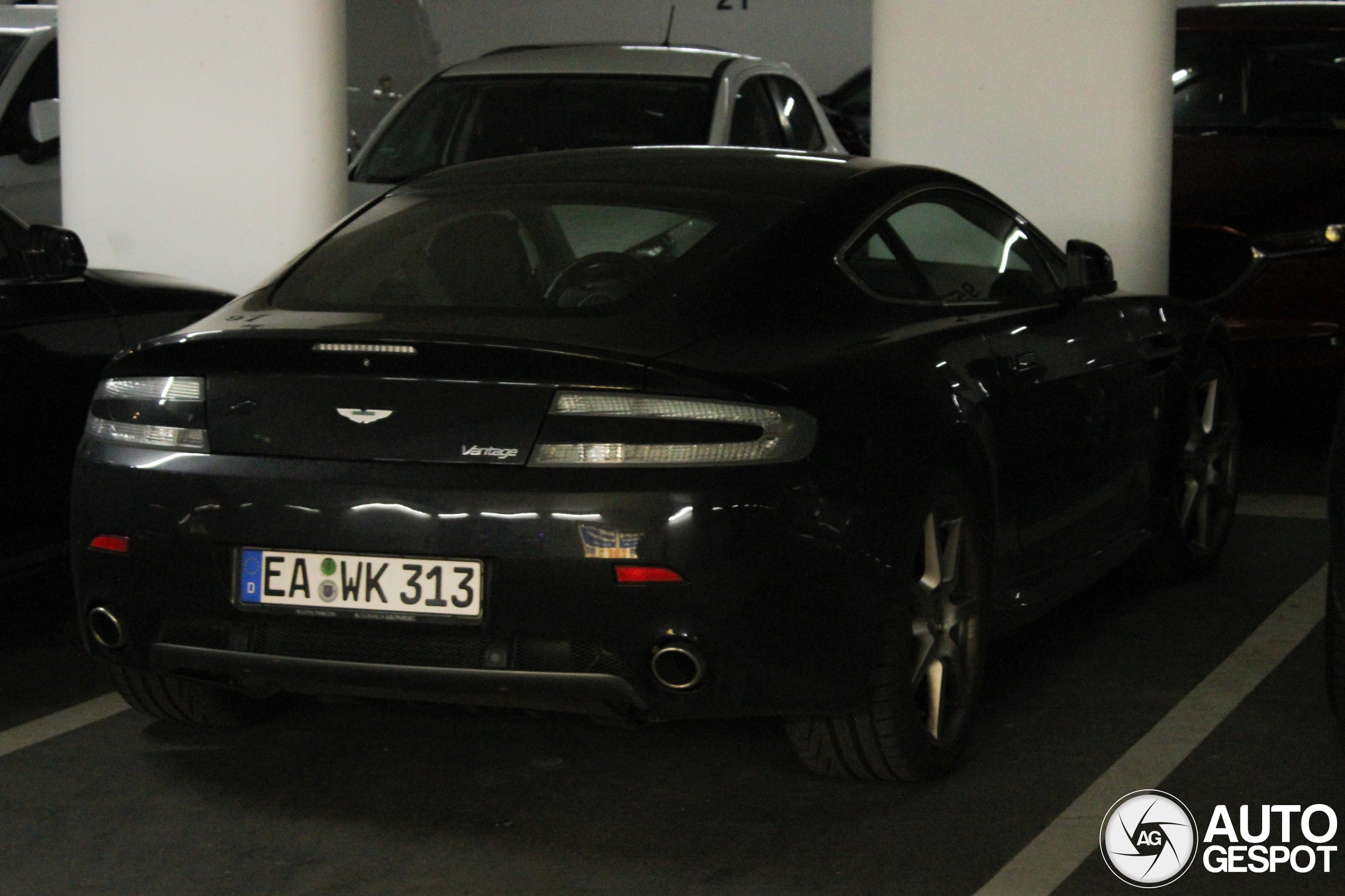 Aston Martin V8 Vantage - 10 November 2025 - Autogespot