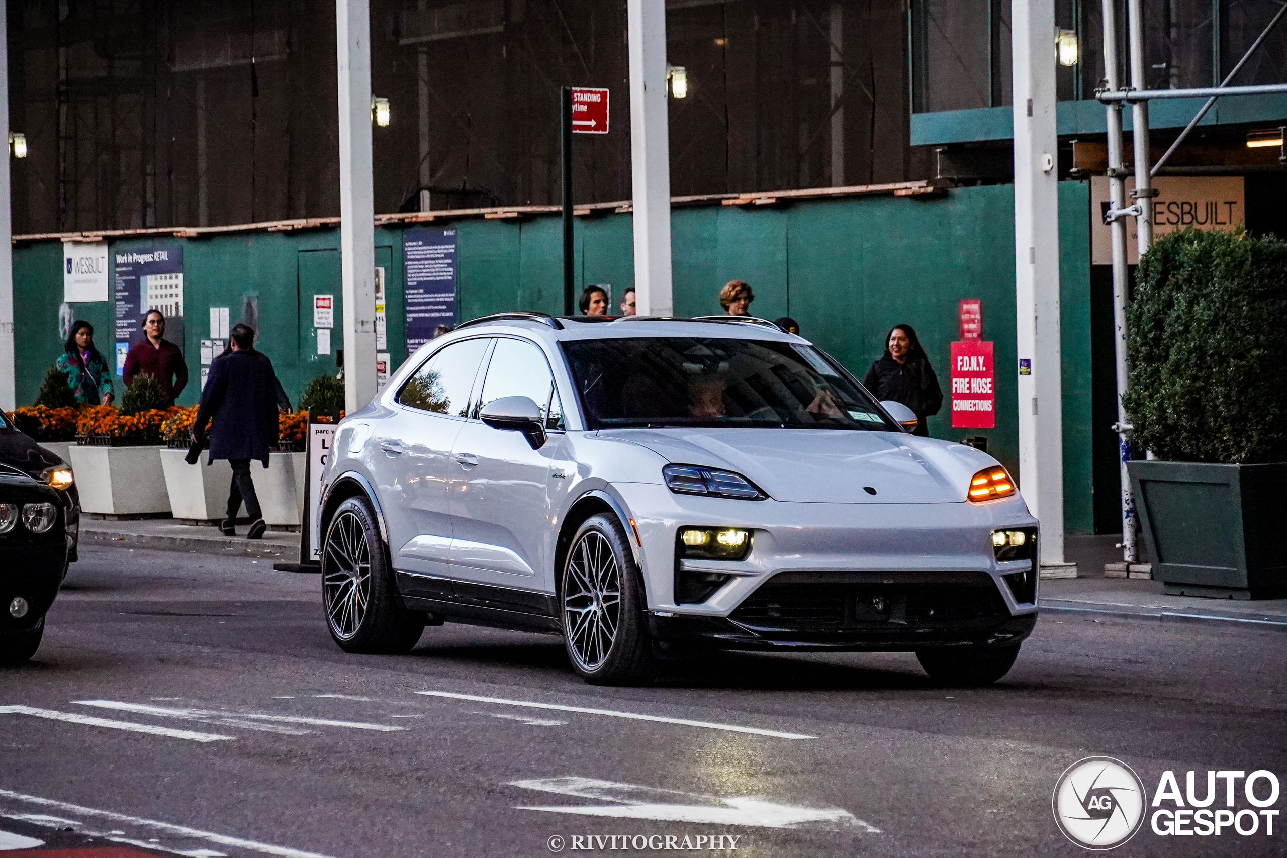 Porsche Macan EV Turbo - 10 November 2025 - Autogespot