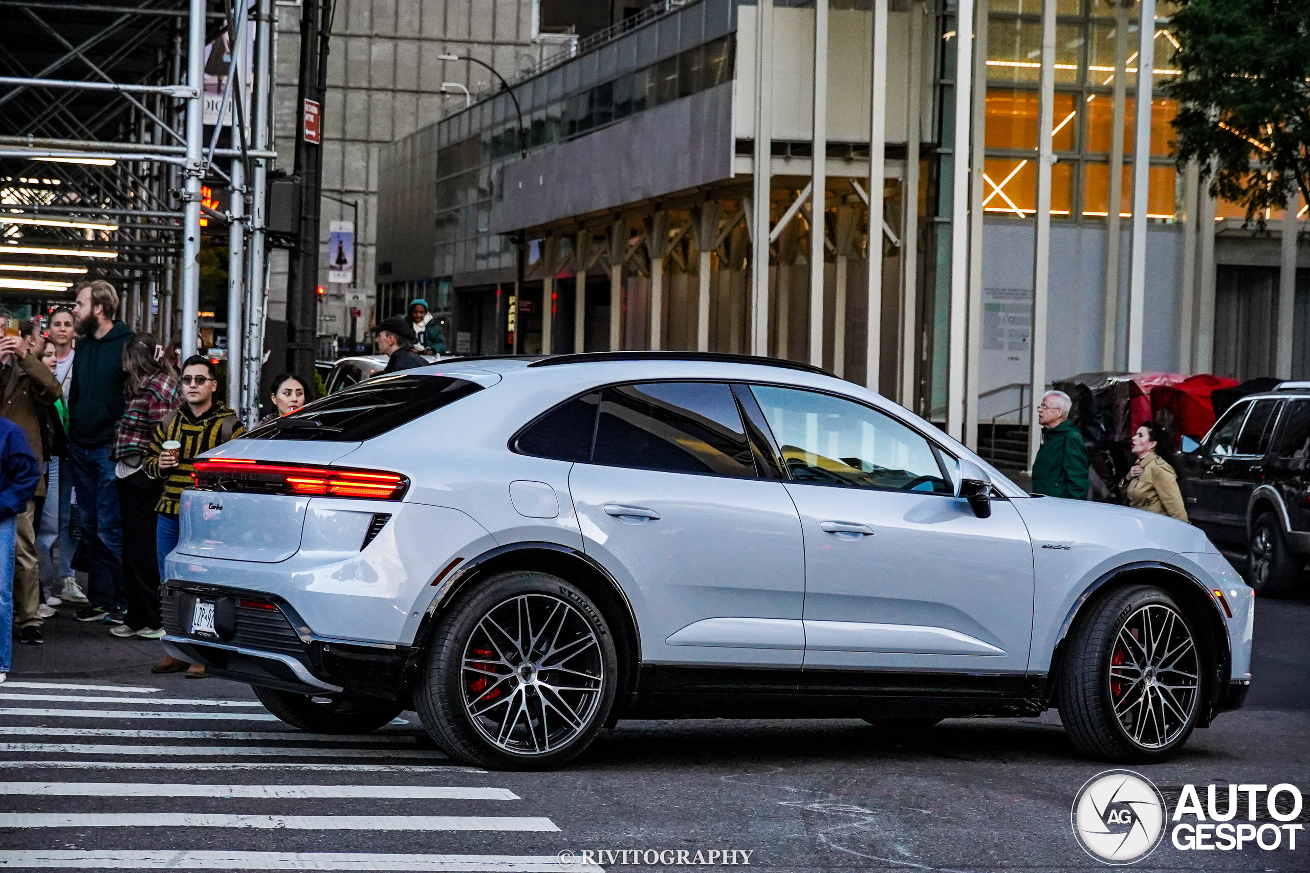 Porsche Macan EV Turbo - 10 November 2025 - Autogespot