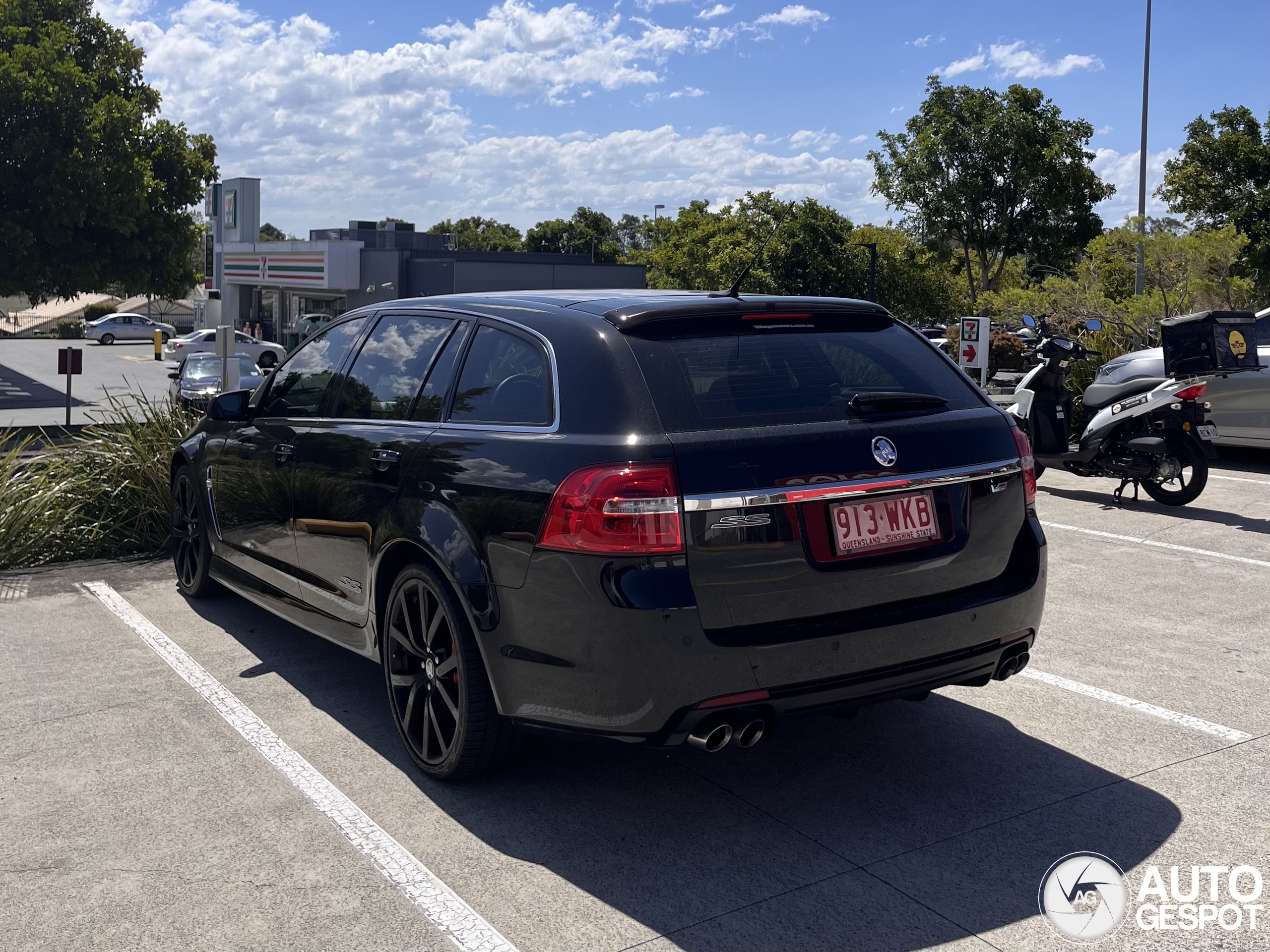 Holden VF Series II Commodore SS V Sportwagon - 12 November 2025 ...