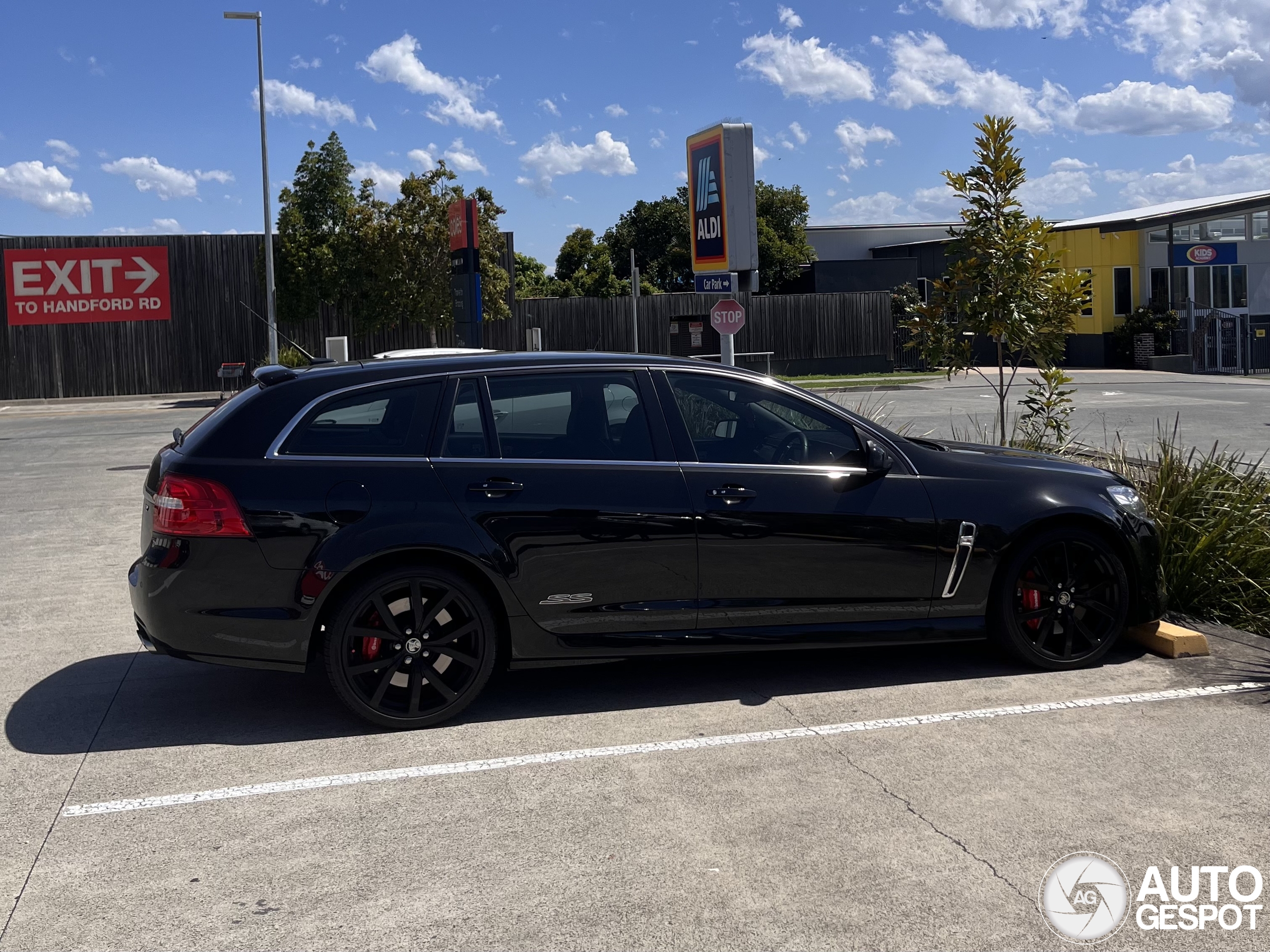 Holden VF Series II Commodore SS V Sportwagon - 12 November 2025 ...