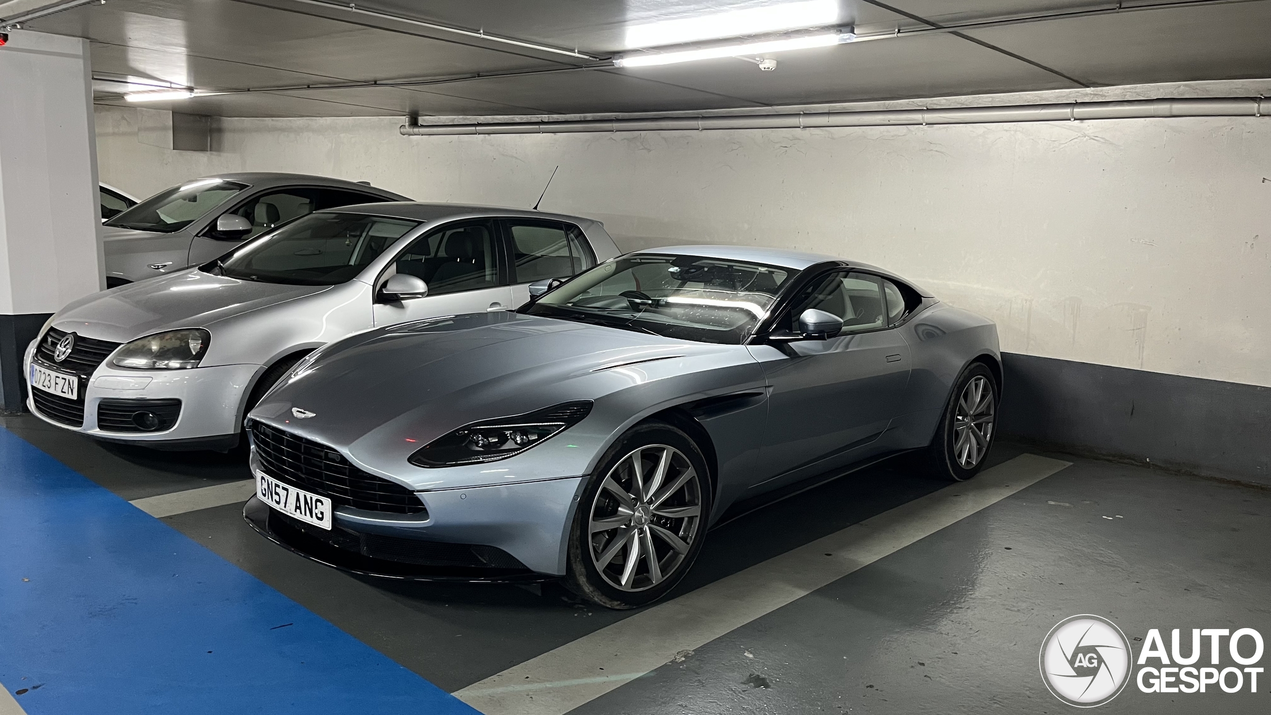 Aston Martin DB11 V8 - 14 November 2025 - Autogespot