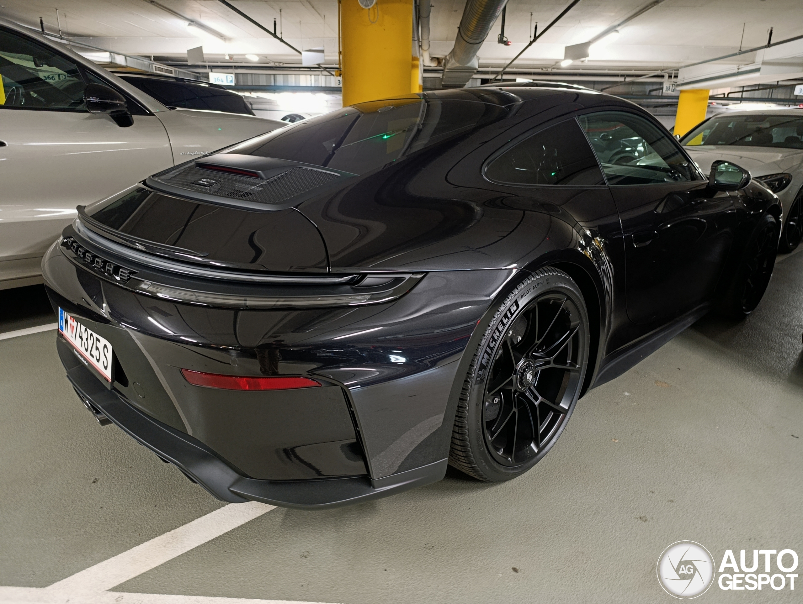 Porsche 992 GT3 Touring MkII - 15 November 2025 - Autogespot