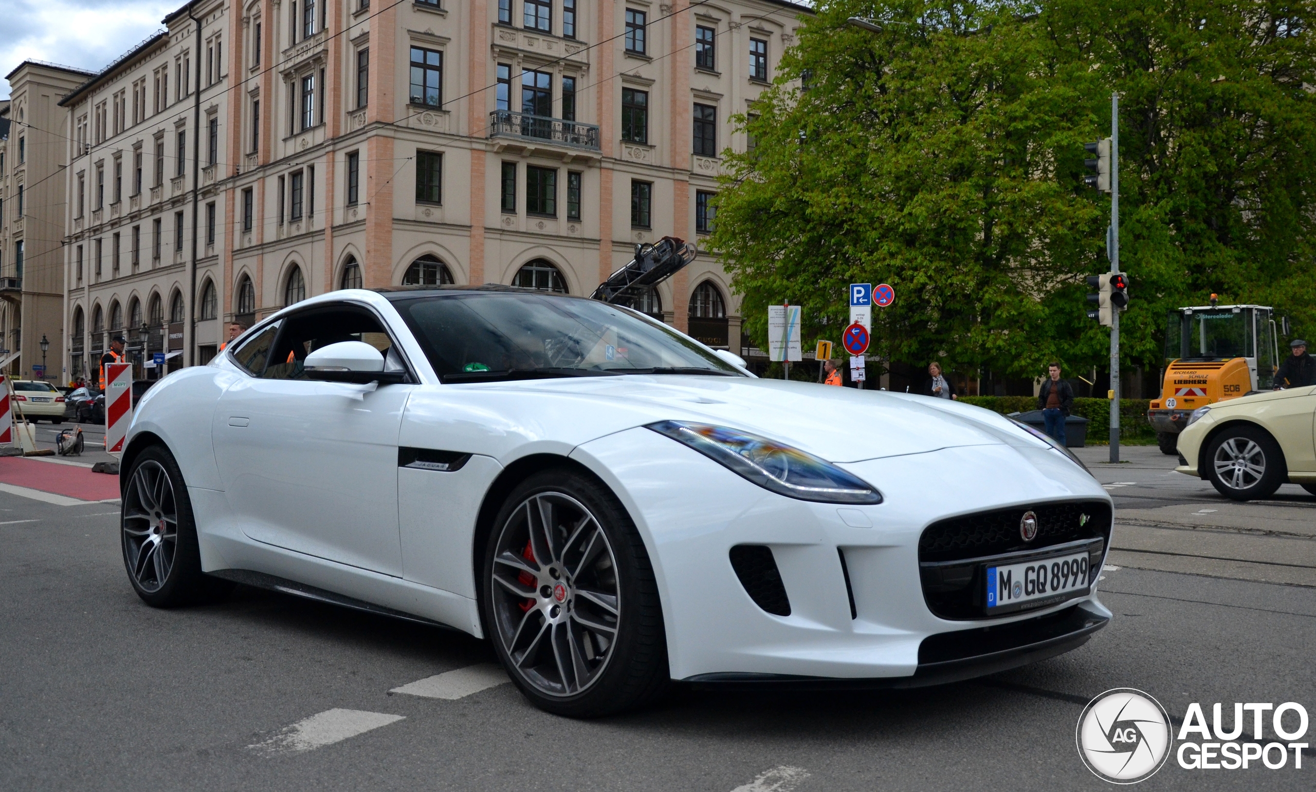 Jaguar F-TYPE R AWD Coupé - 16 November 2025 - Autogespot