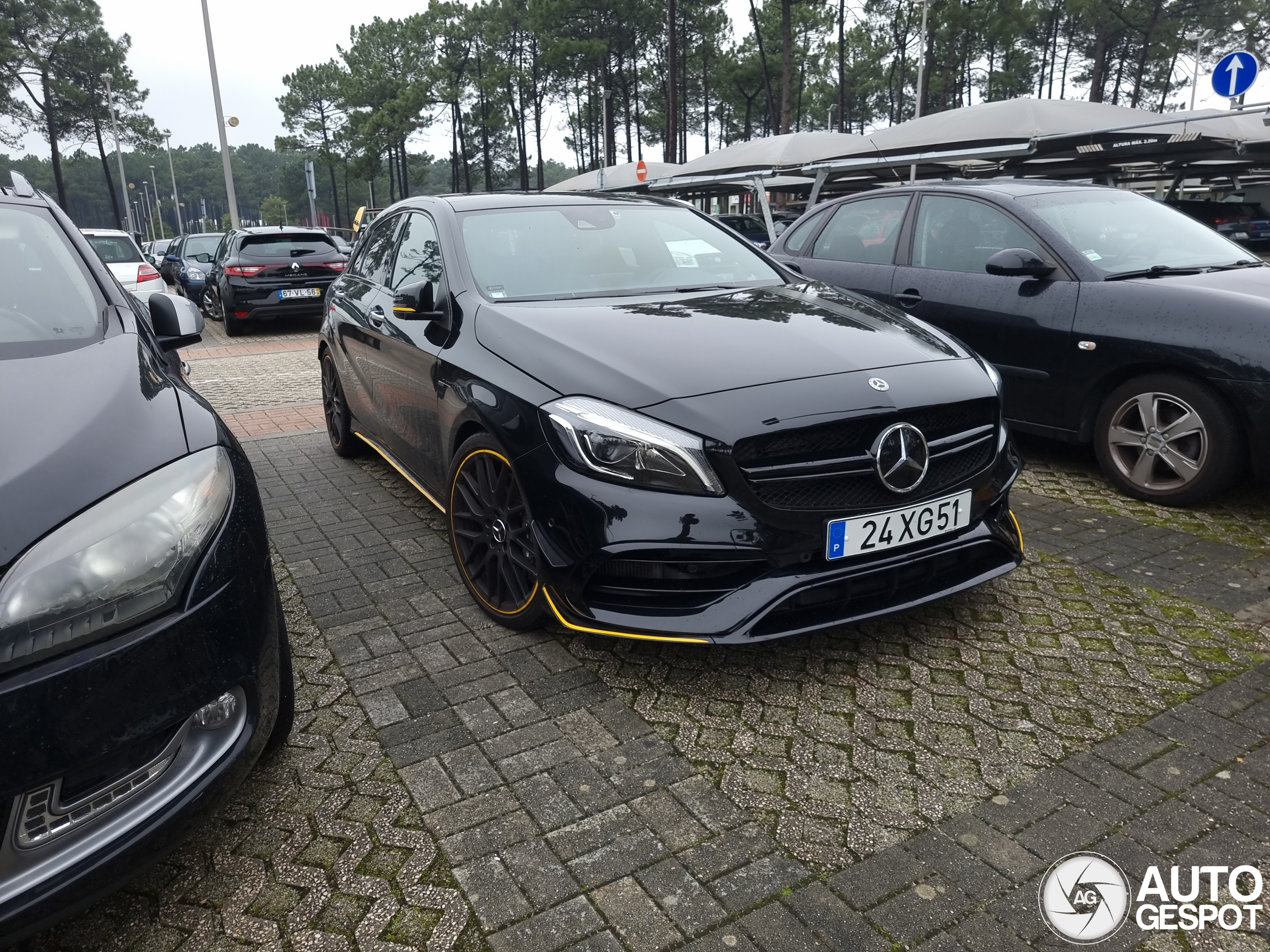Mercedes-AMG A 45 W176 Yellow Night Edition - 23 November 2025 - Autogespot