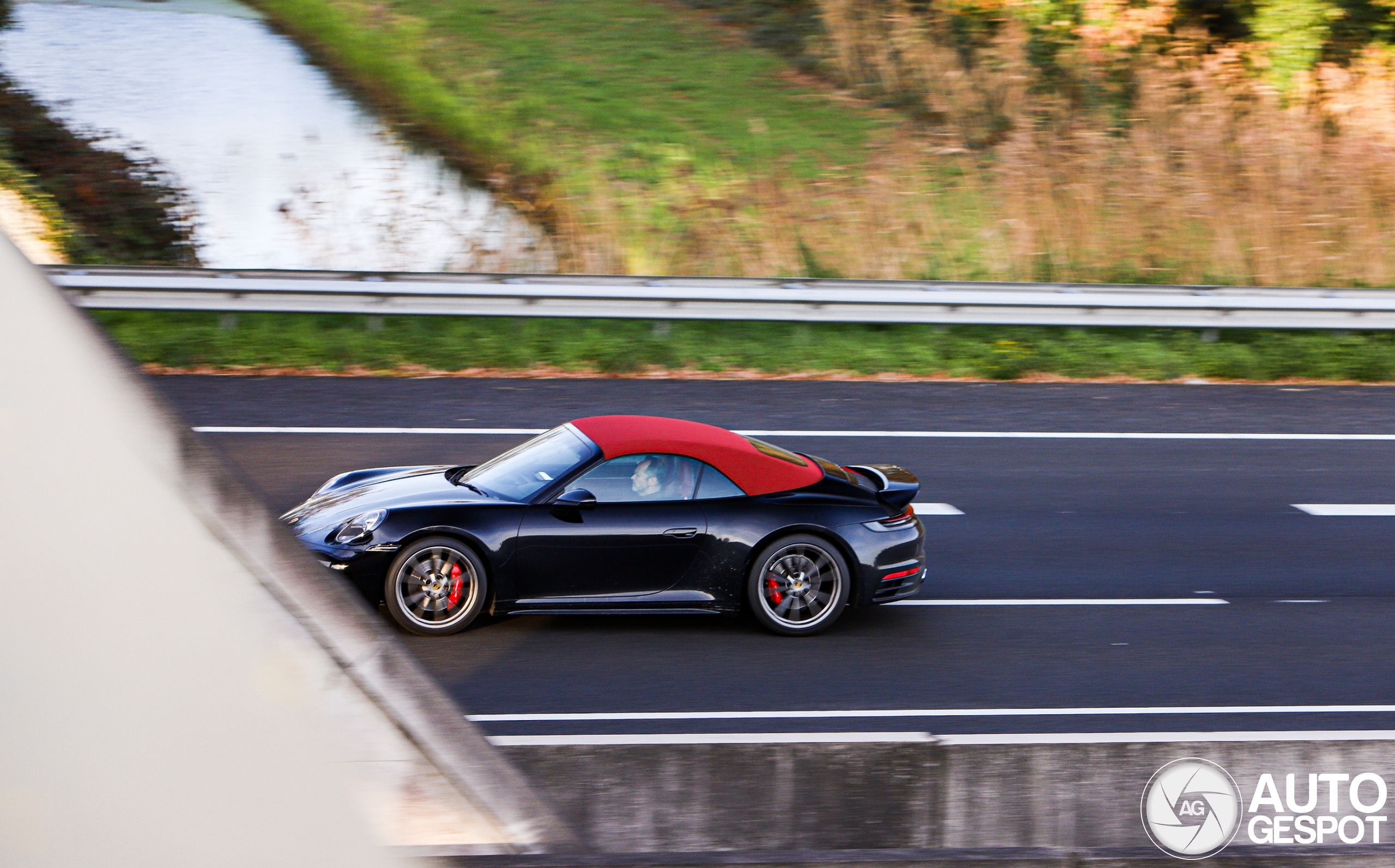 Porsche 992 Carrera 4S Cabriolet MkI - 23 November 2025 - Autogespot