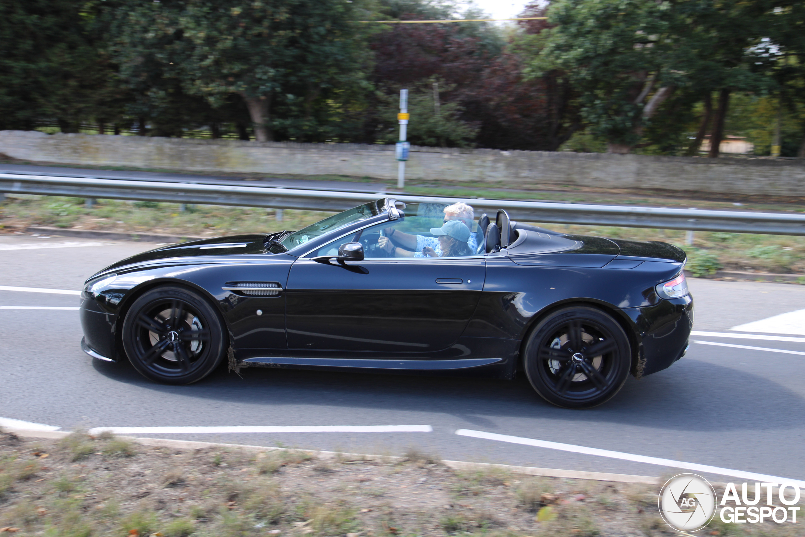 Aston Martin V8 Vantage N400 Roadster - 24 November 2025 - Autogespot