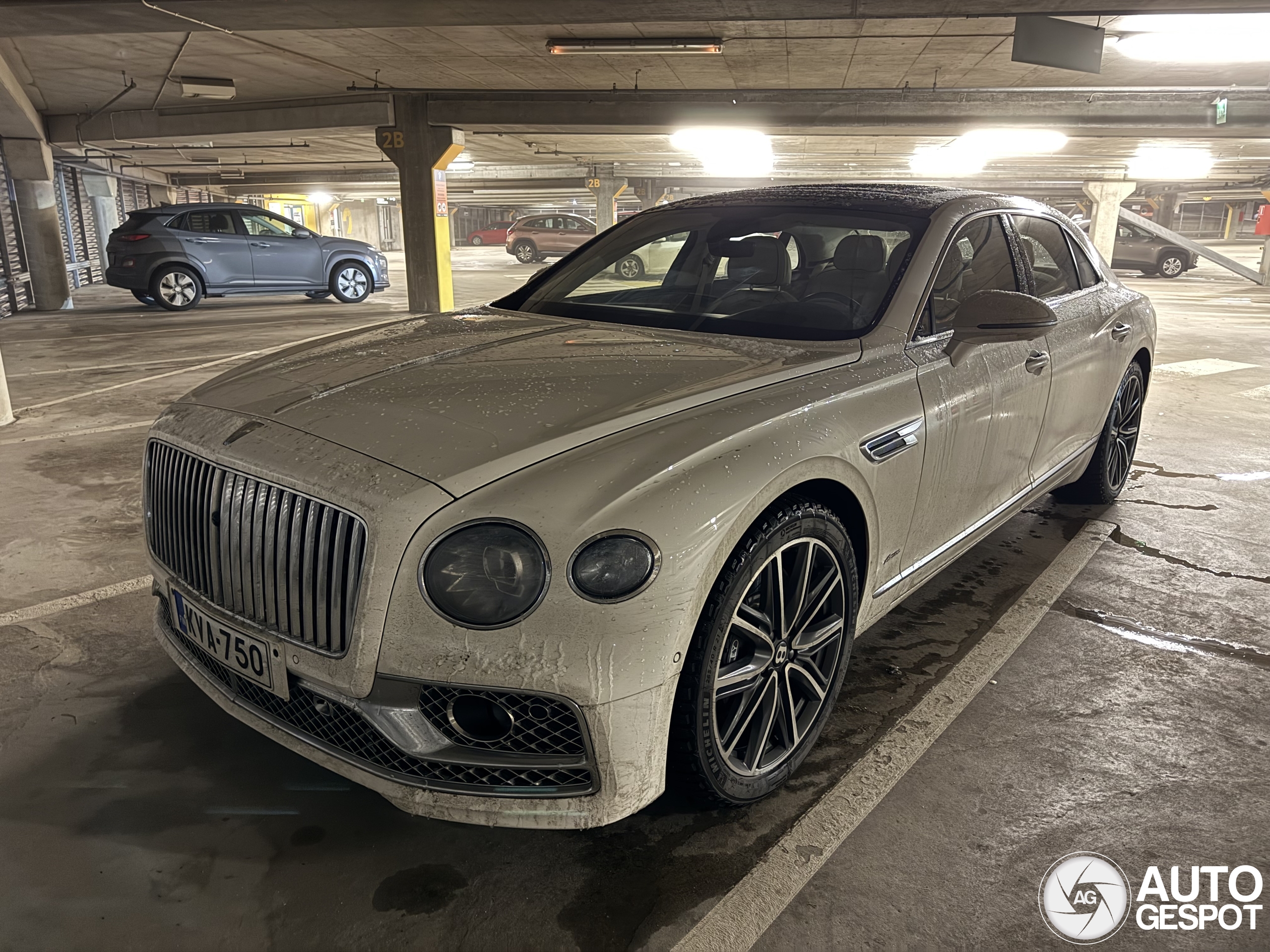 Bentley Flying Spur Hybrid Azure - 26 November 2025 - Autogespot