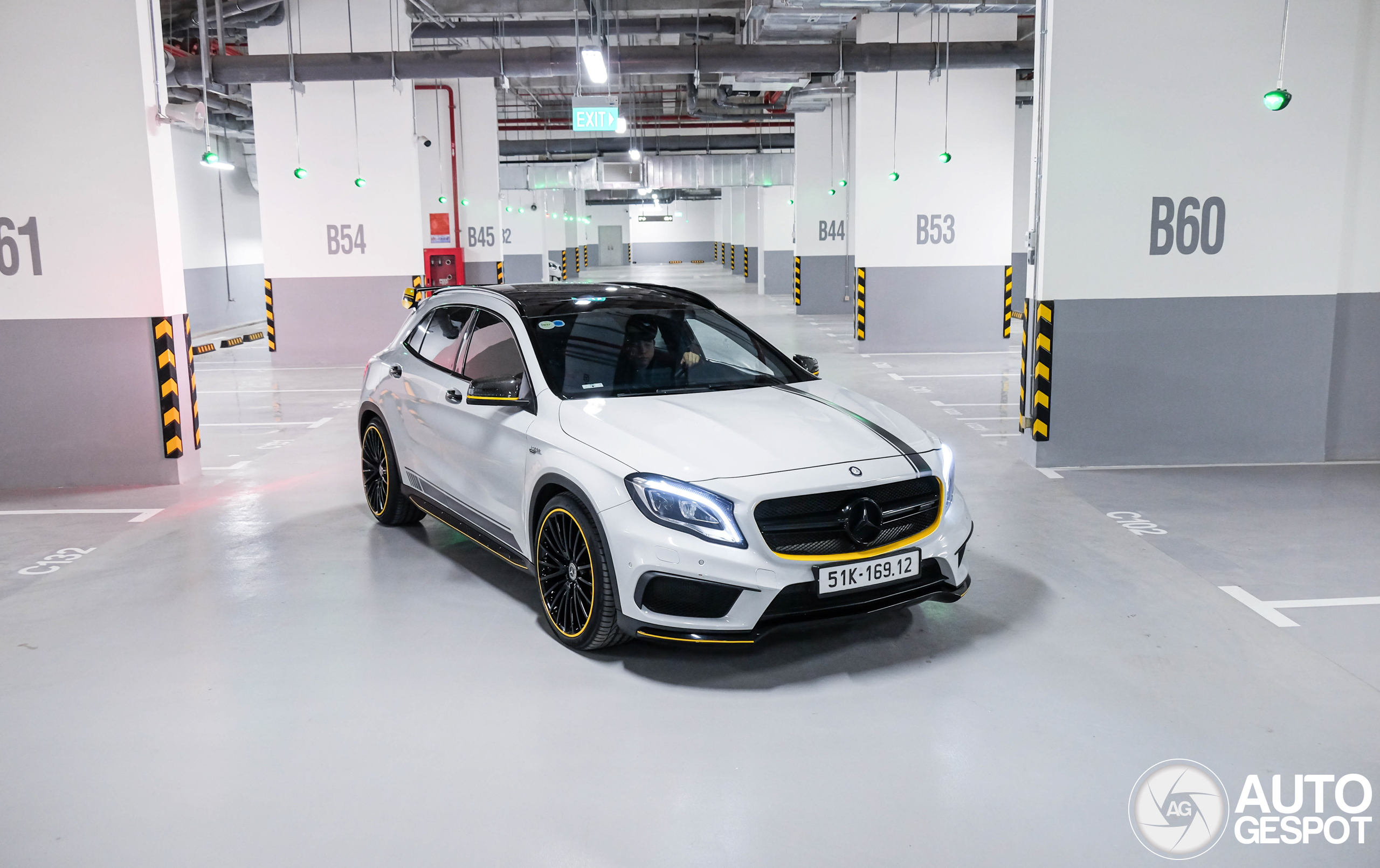 Mercedes-AMG GLA 45 X156 Yellow Night Edition - 26 November 2025 ...