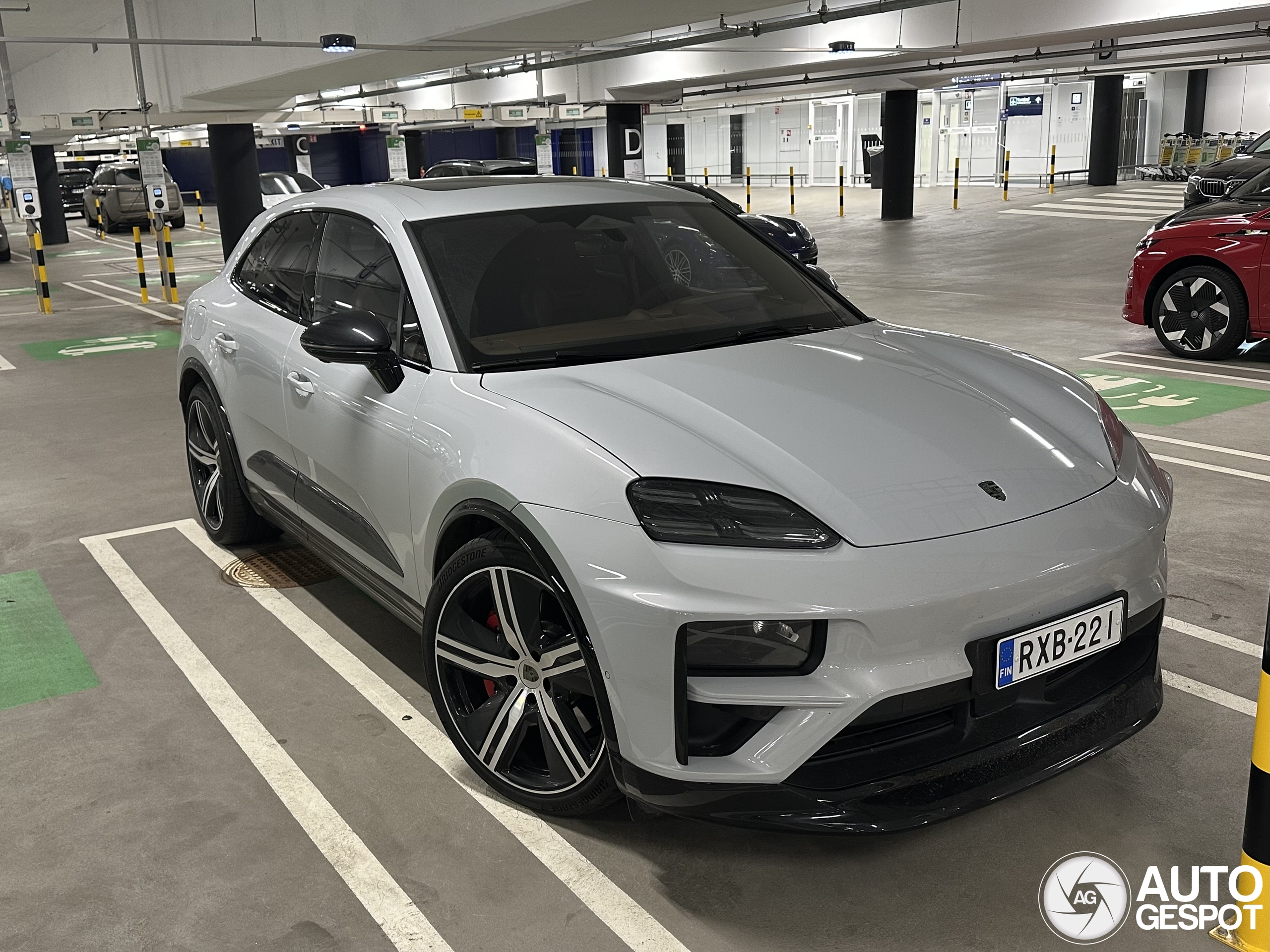 Porsche Macan EV Turbo - 30 November 2025 - Autogespot