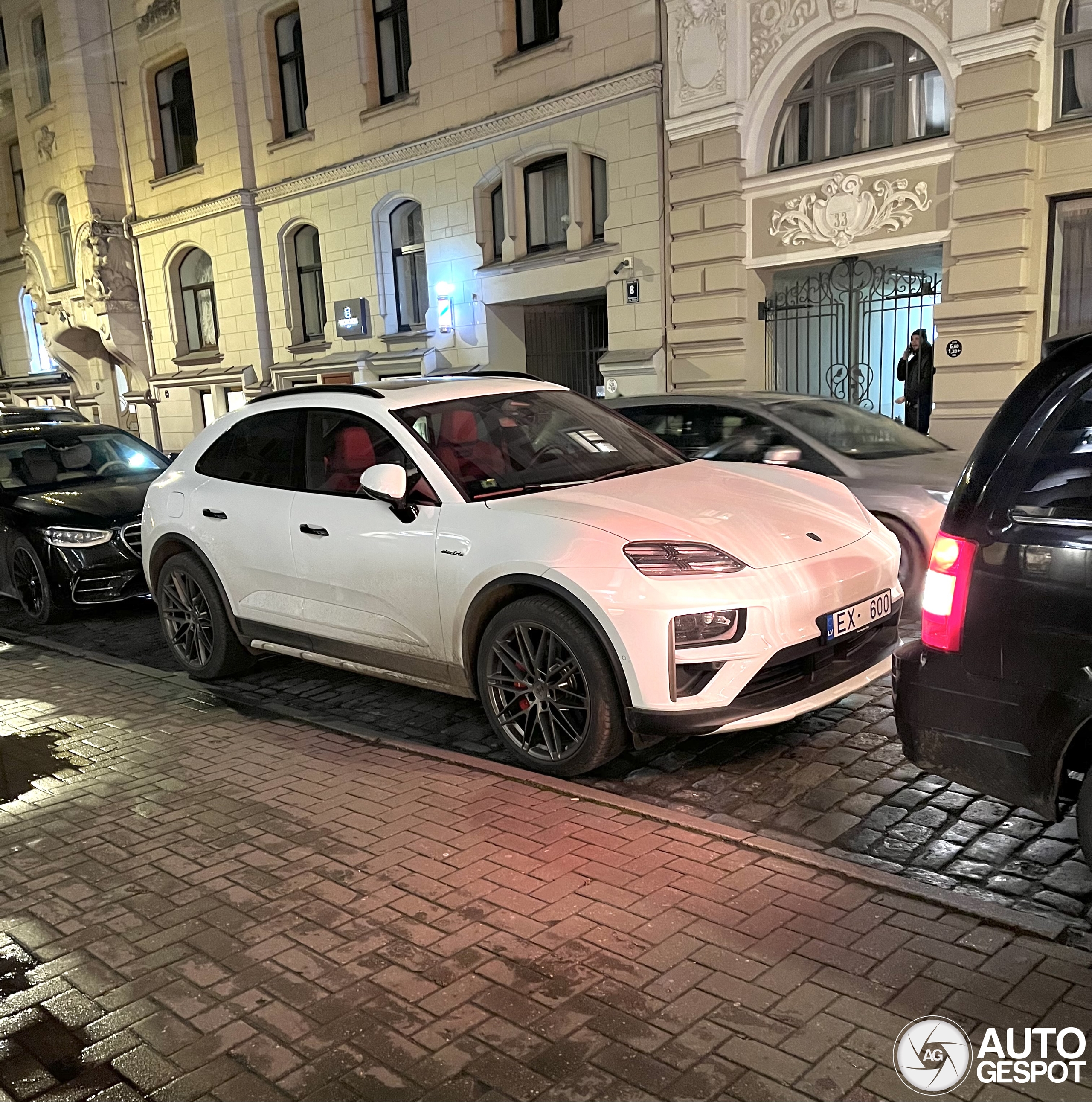 Porsche Macan EV Turbo - 04 December 2025 - Autogespot