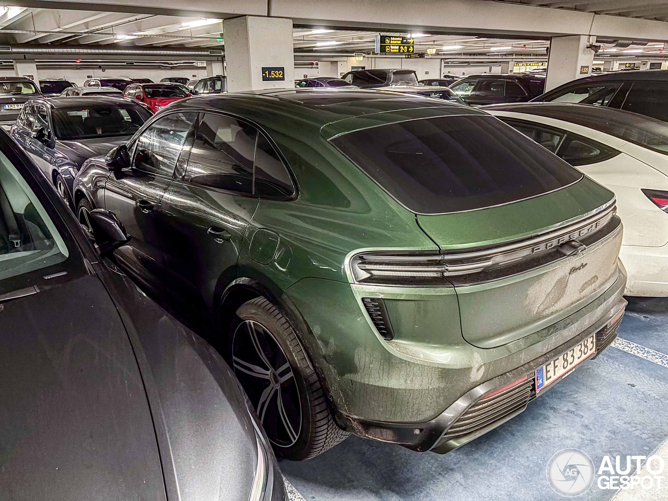 Porsche Macan EV Turbo - 05 December 2025 - Autogespot
